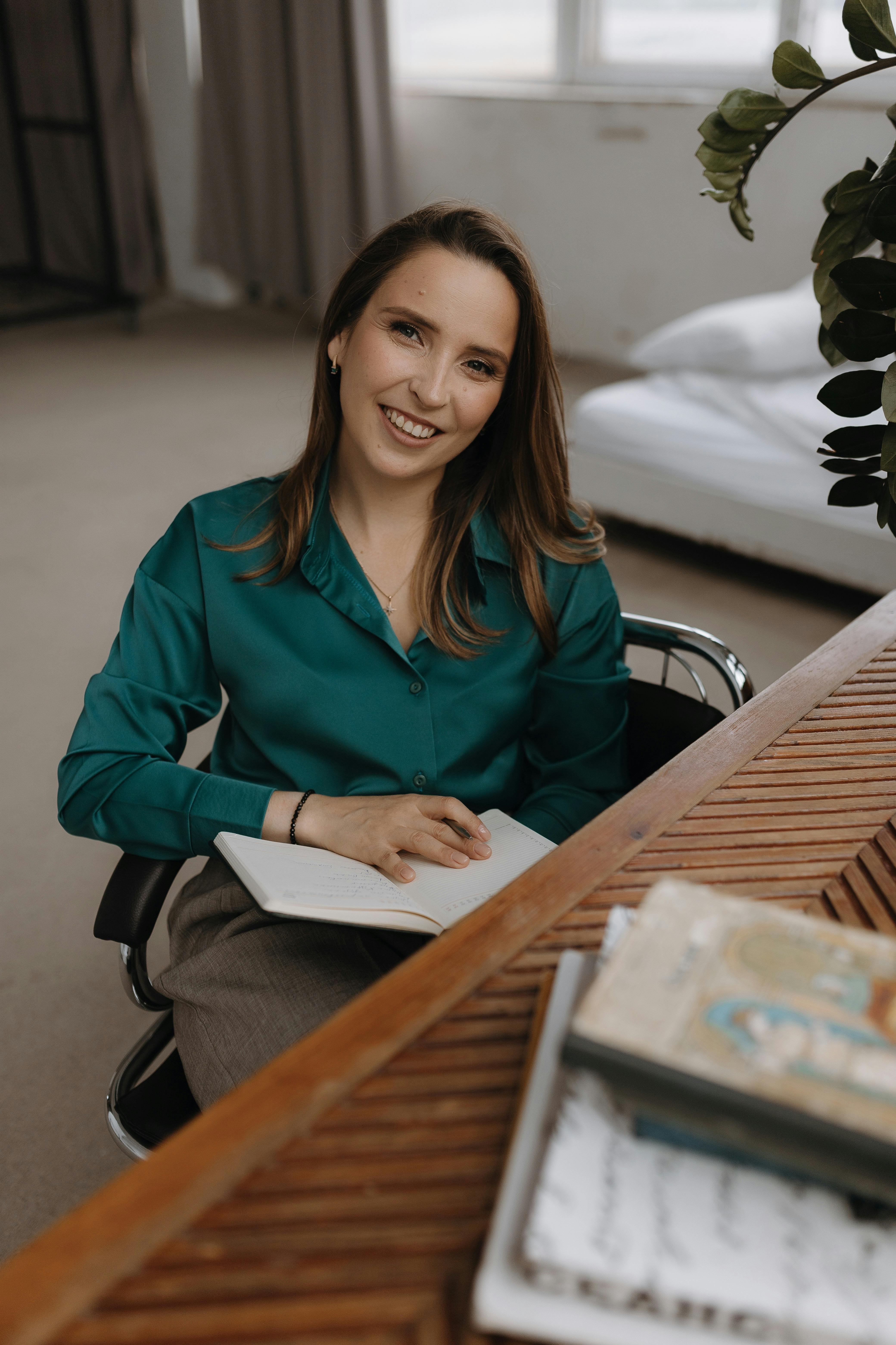 Writing Portrait Photos, Download The BEST Free Writing Portrait Stock ...