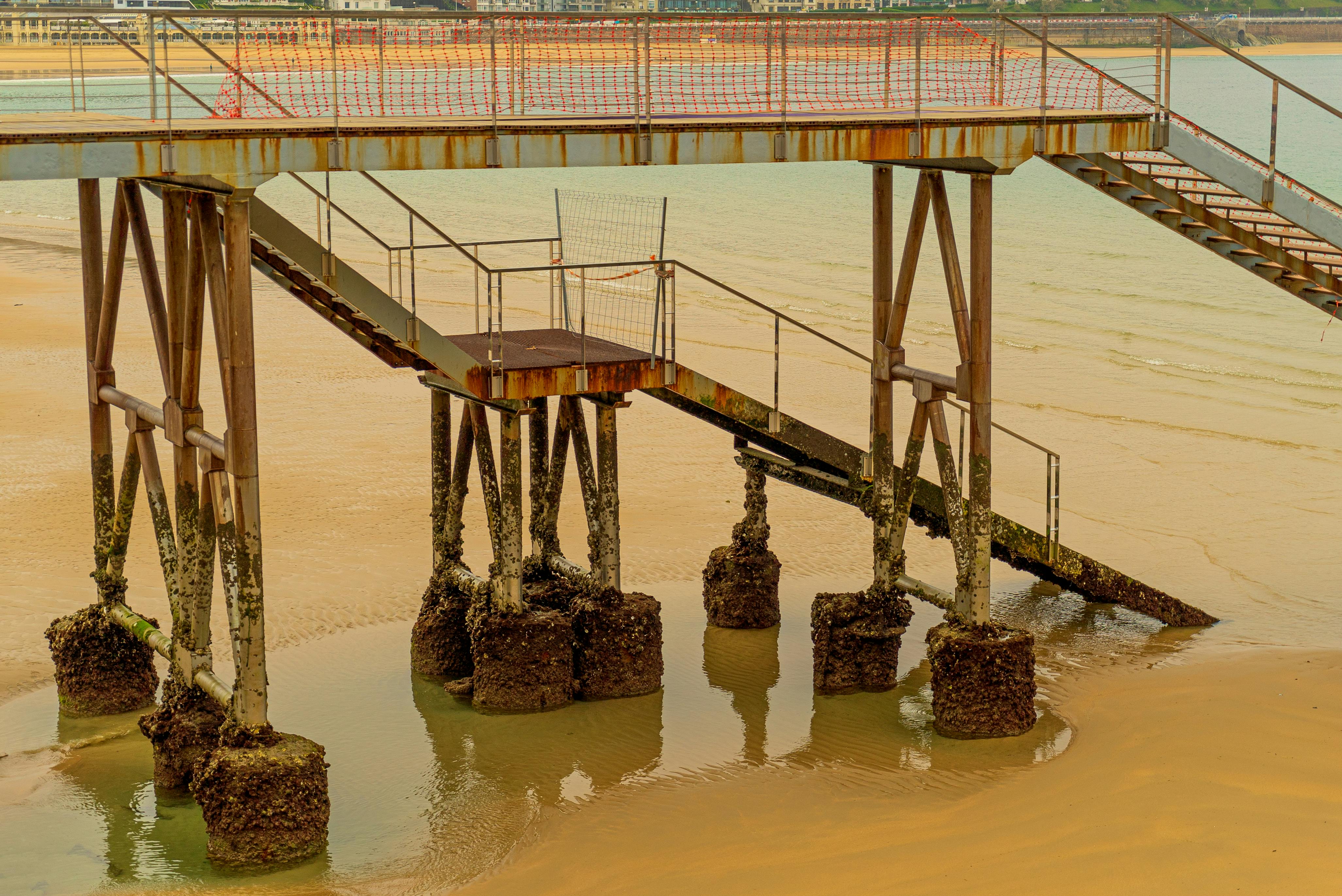 Rusty Beach Pier at Low Tide · Free Stock Photo