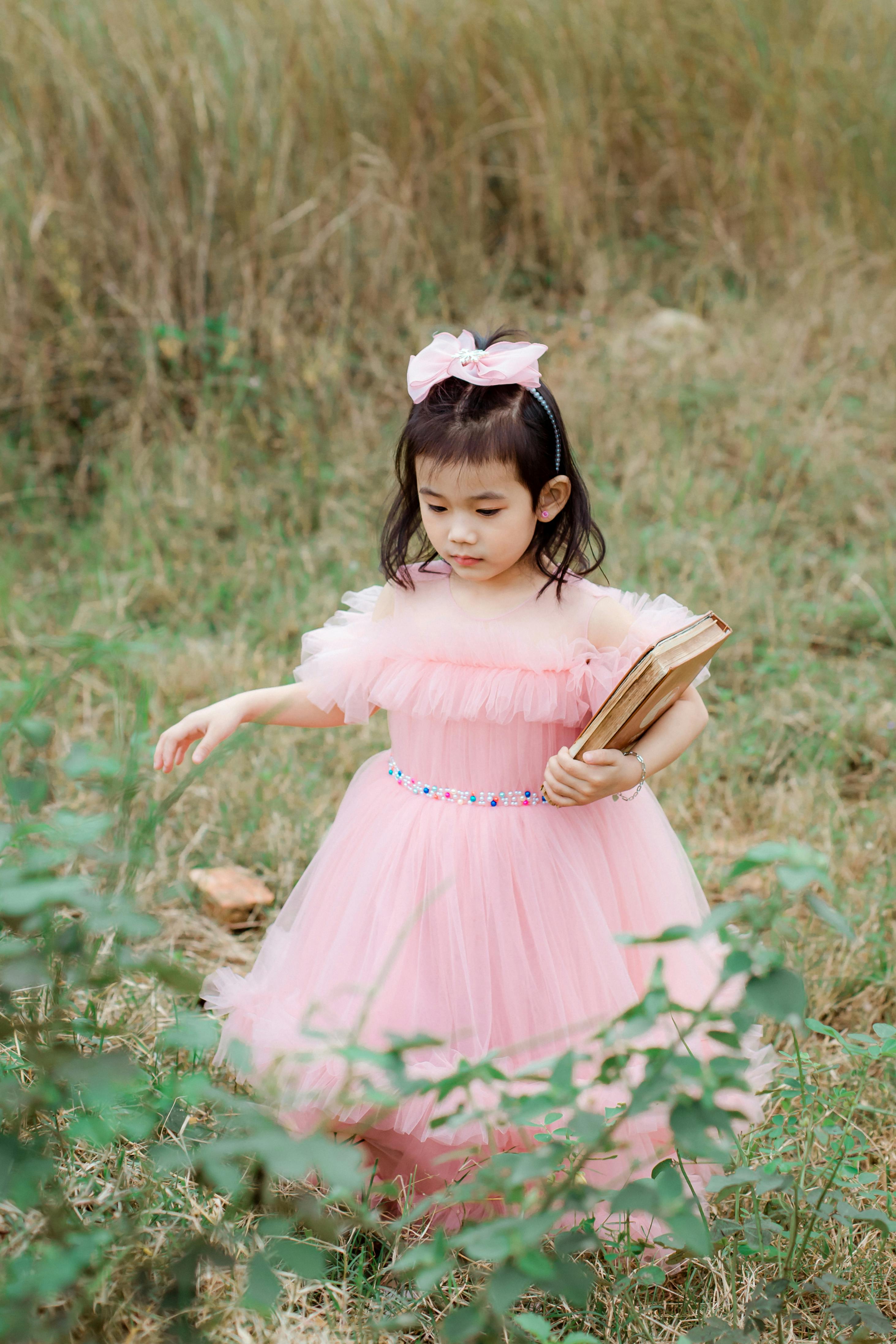 Single Book Photos, Download The BEST Free Single Book Stock Photos ...