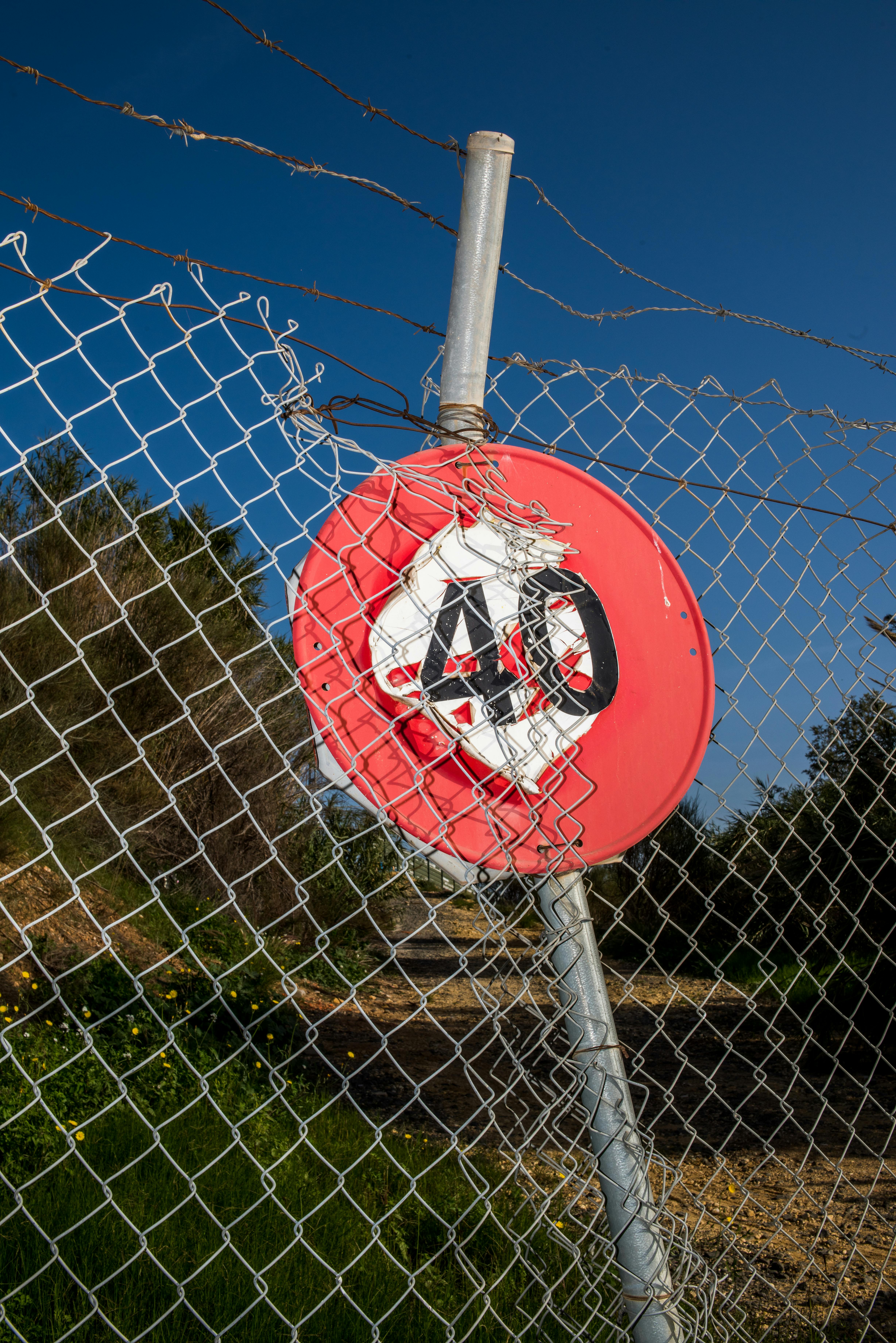 Red and White 10 Km Sign · Free Stock Photo