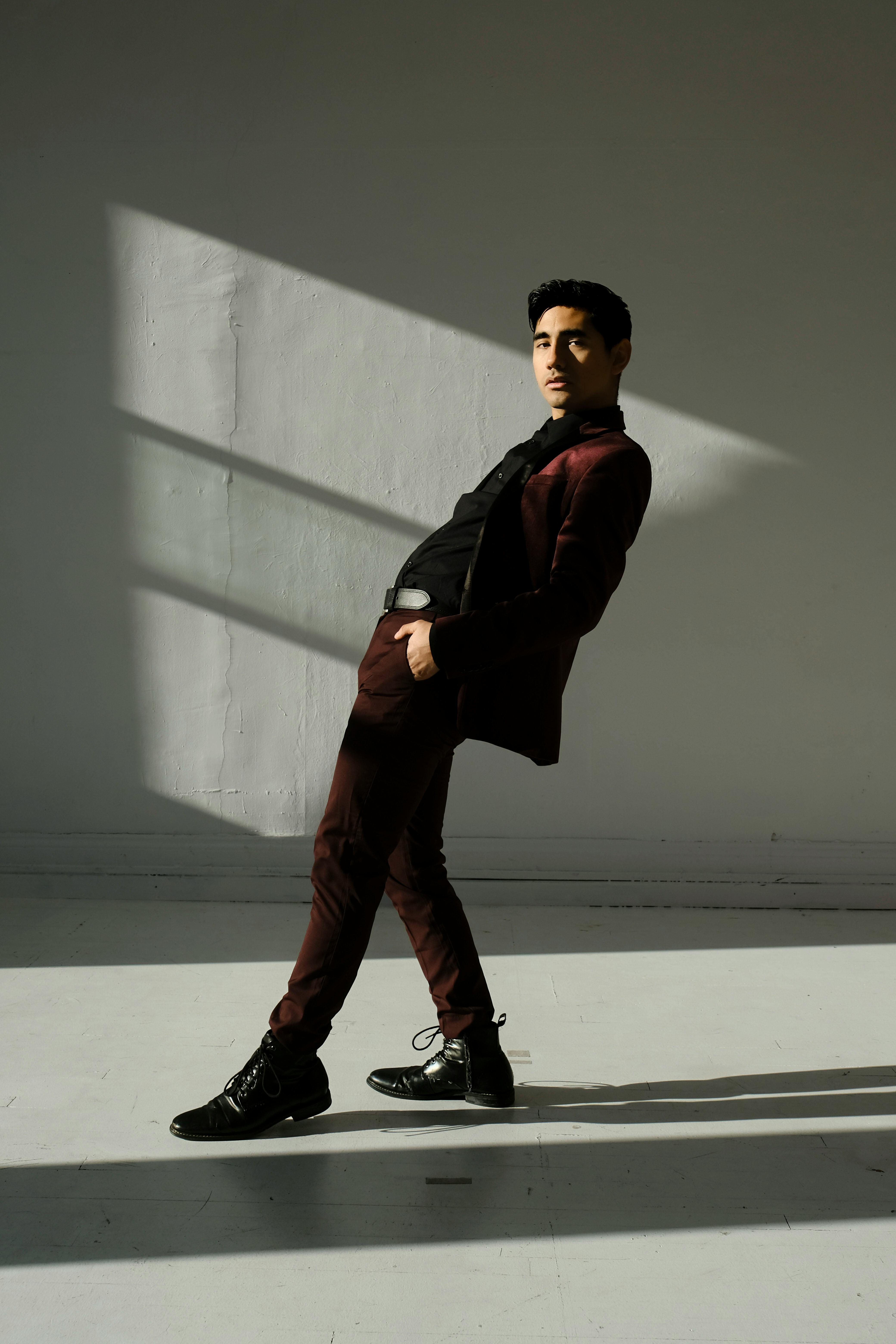 Men Indoor Photos, Download The BEST Free Men Indoor Stock Photos & HD ...