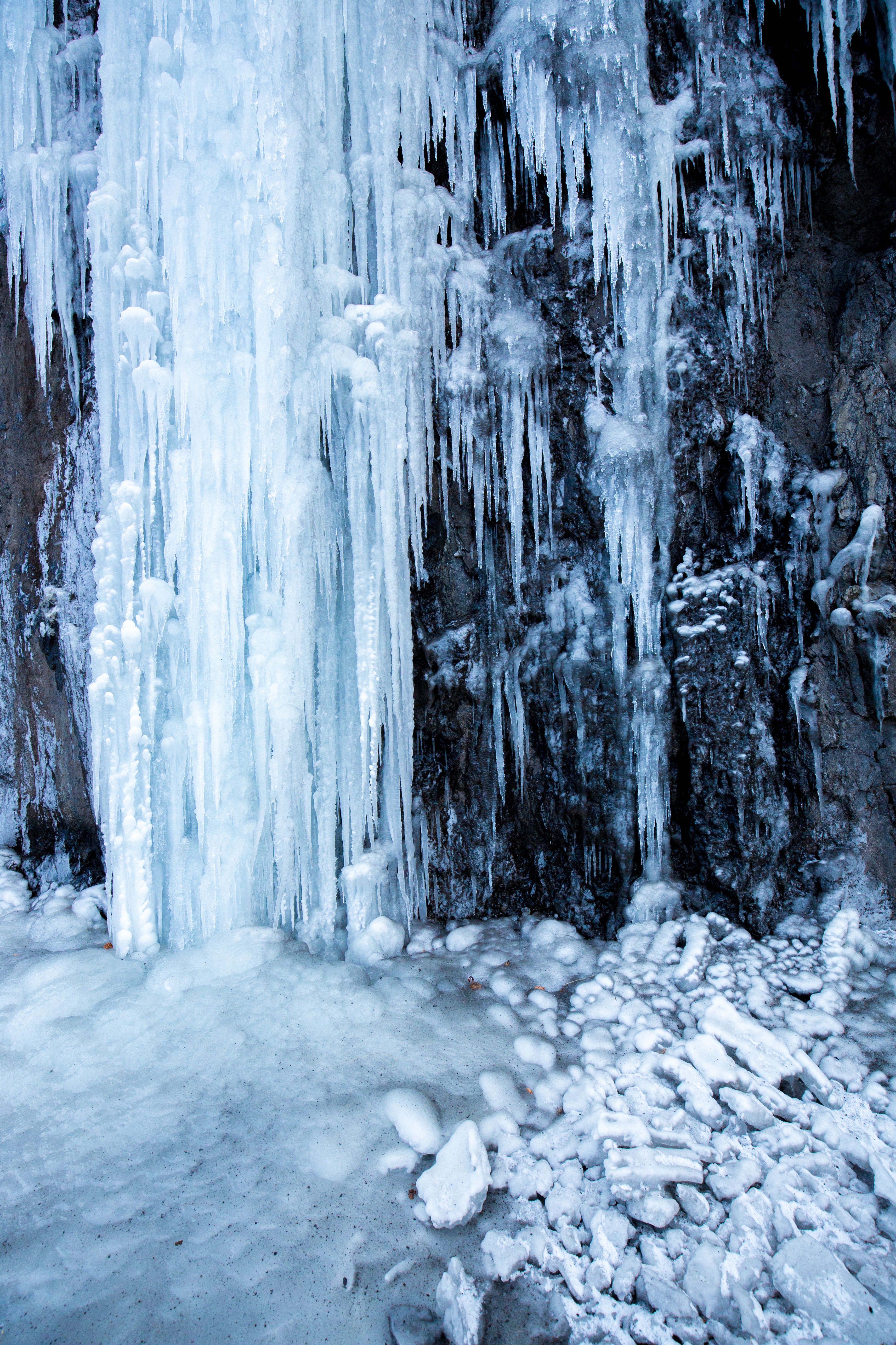 Icicles Formation in a Cave · Free Stock Photo