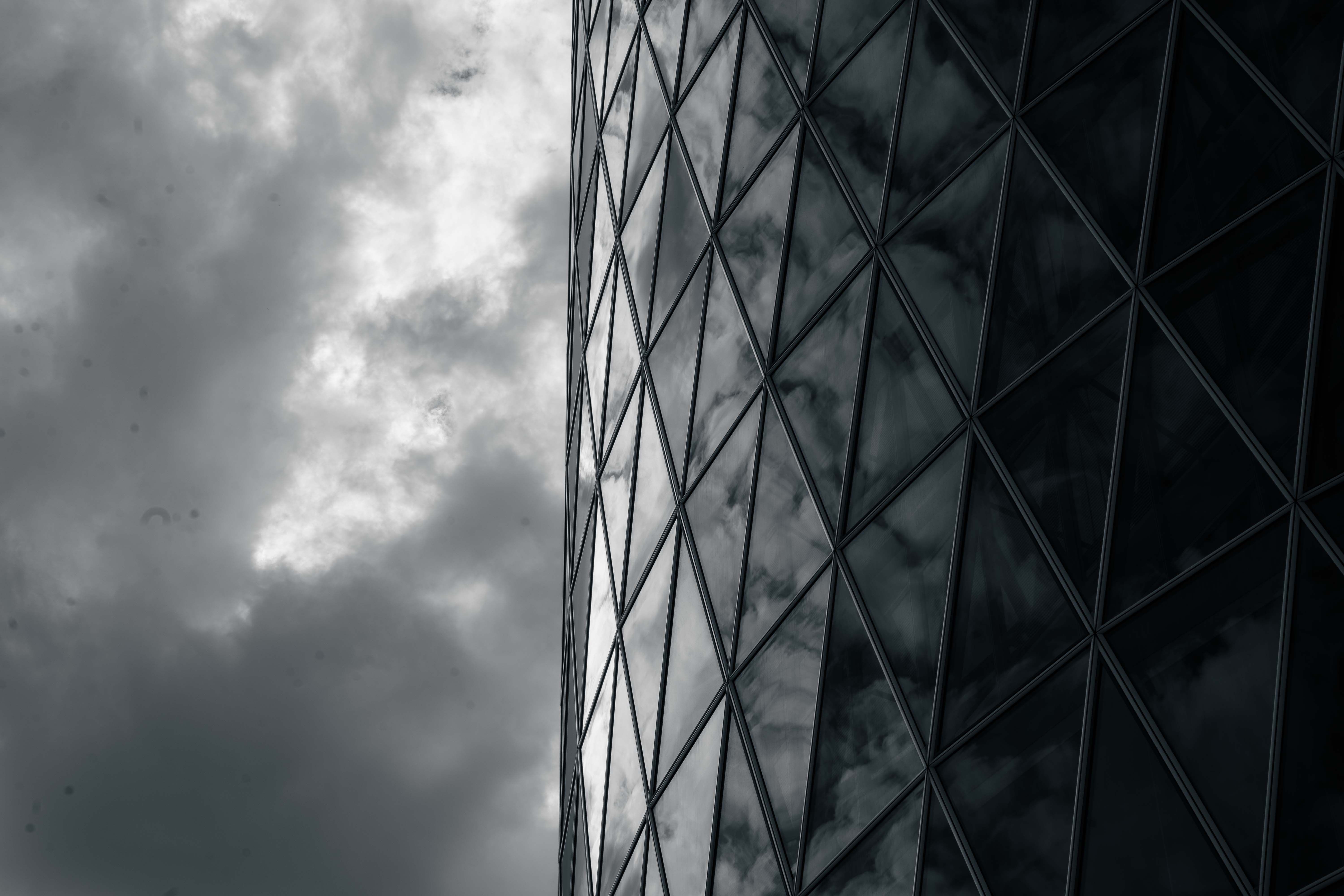Low Angle View of Sky · Free Stock Photo