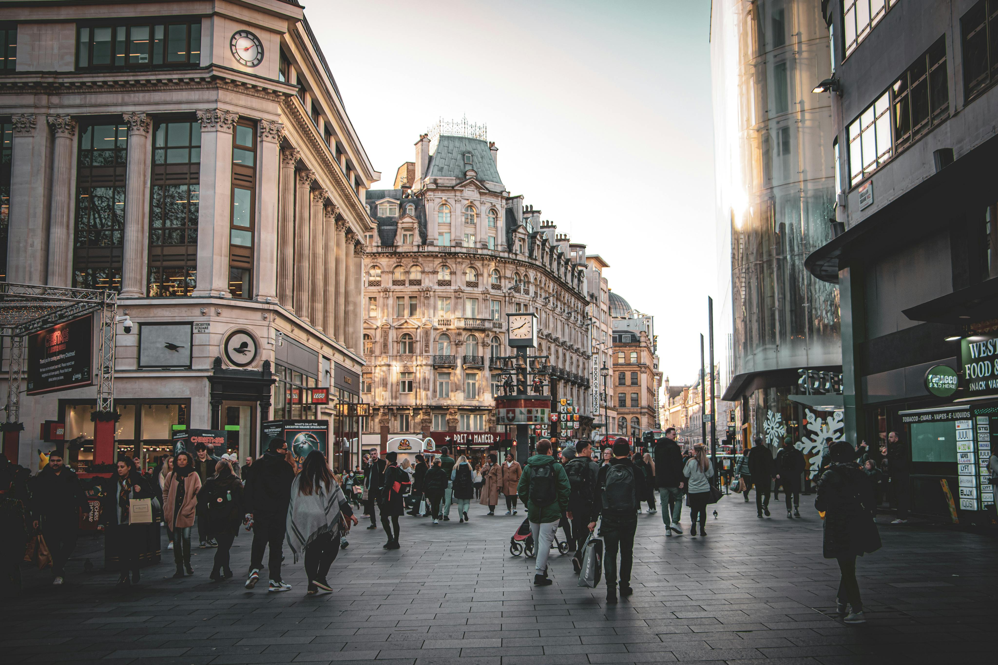 Bustling Street Scene in London, England · Free Stock Photo