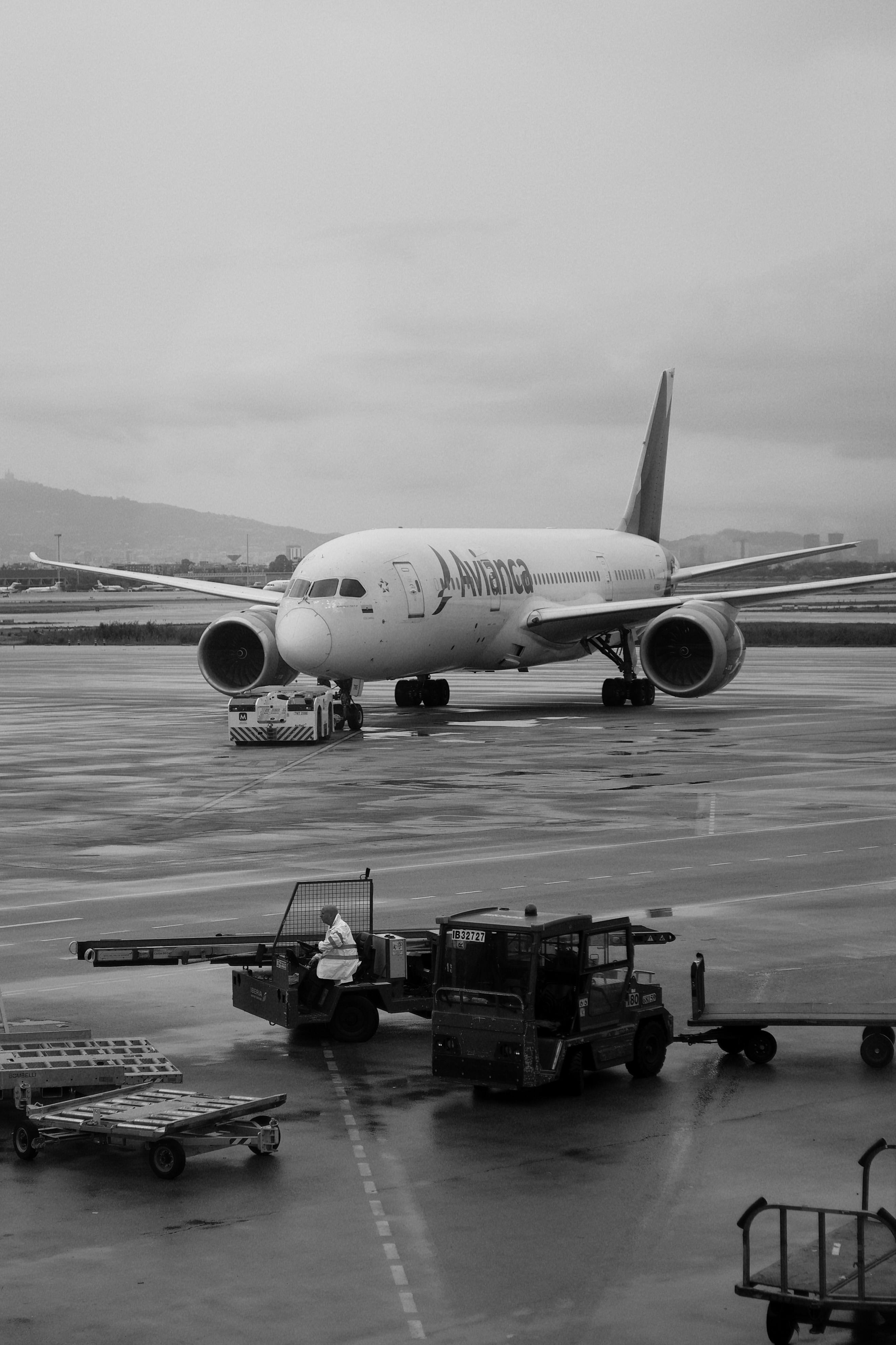 White Airliner Plane · Free Stock Photo