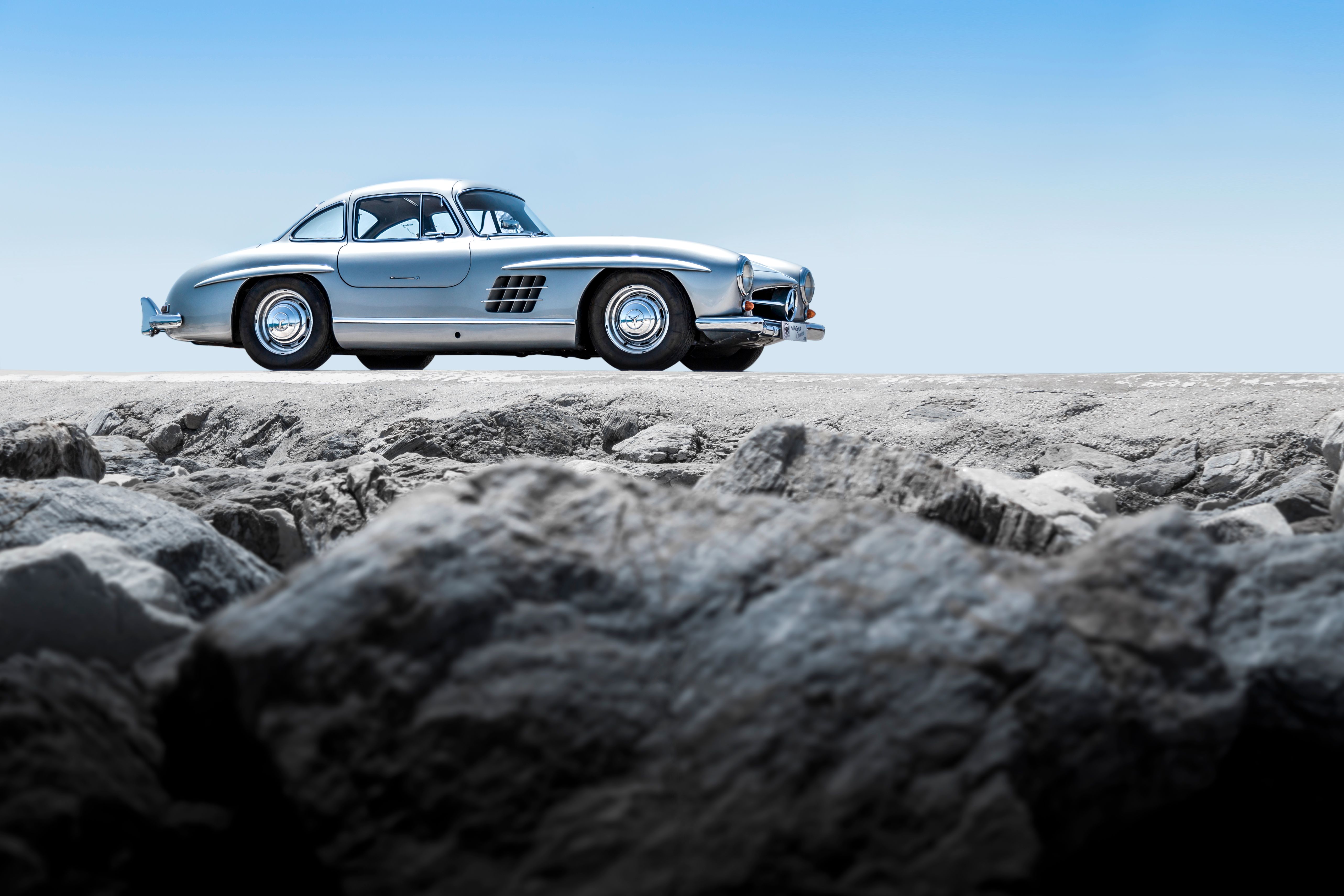 Classic Mercedes 300SL on Coastal Rocks · Free Stock Photo
