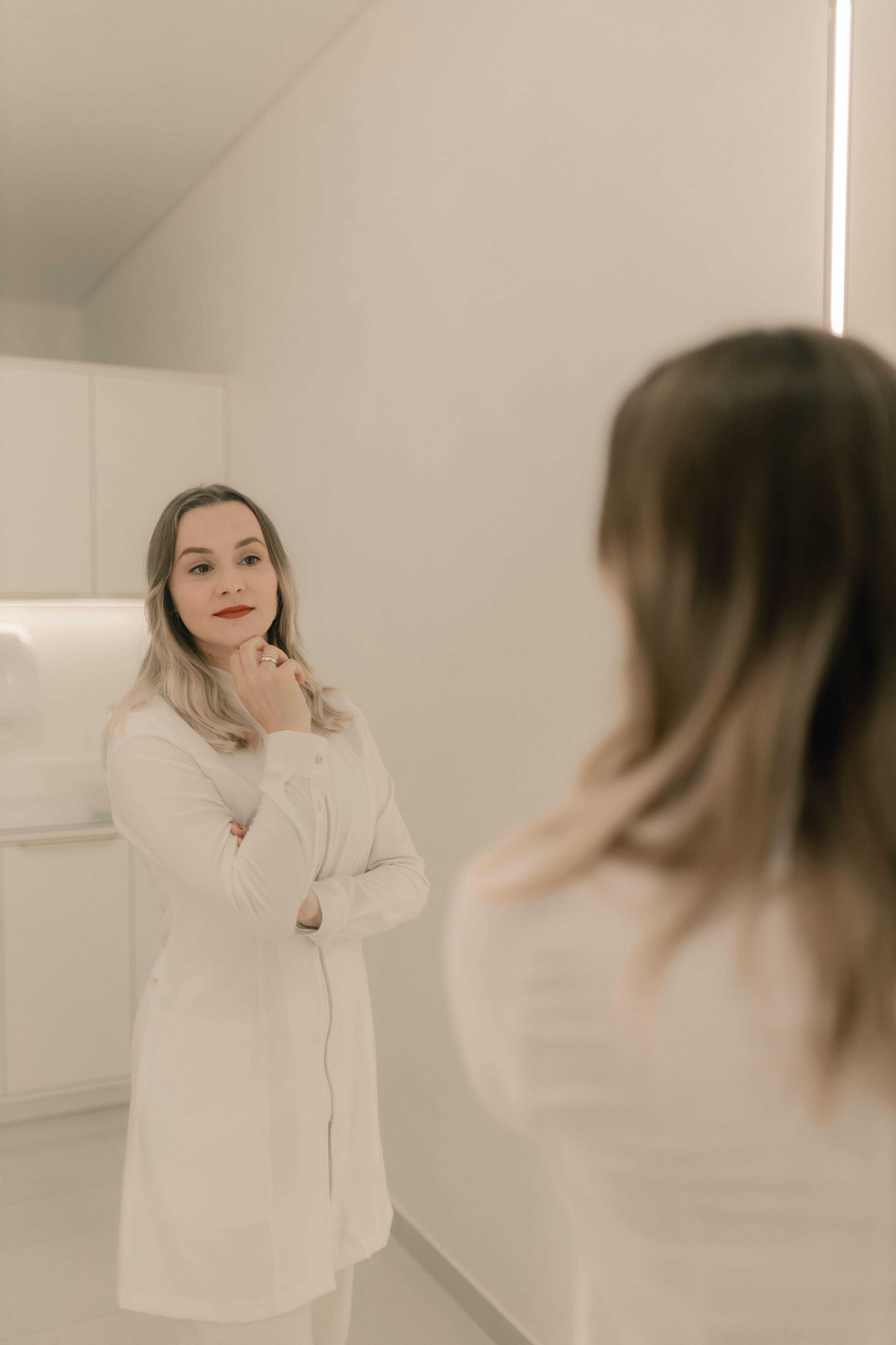 Lady Mirror Photos, Download The BEST Free Lady Mirror Stock Photos ...