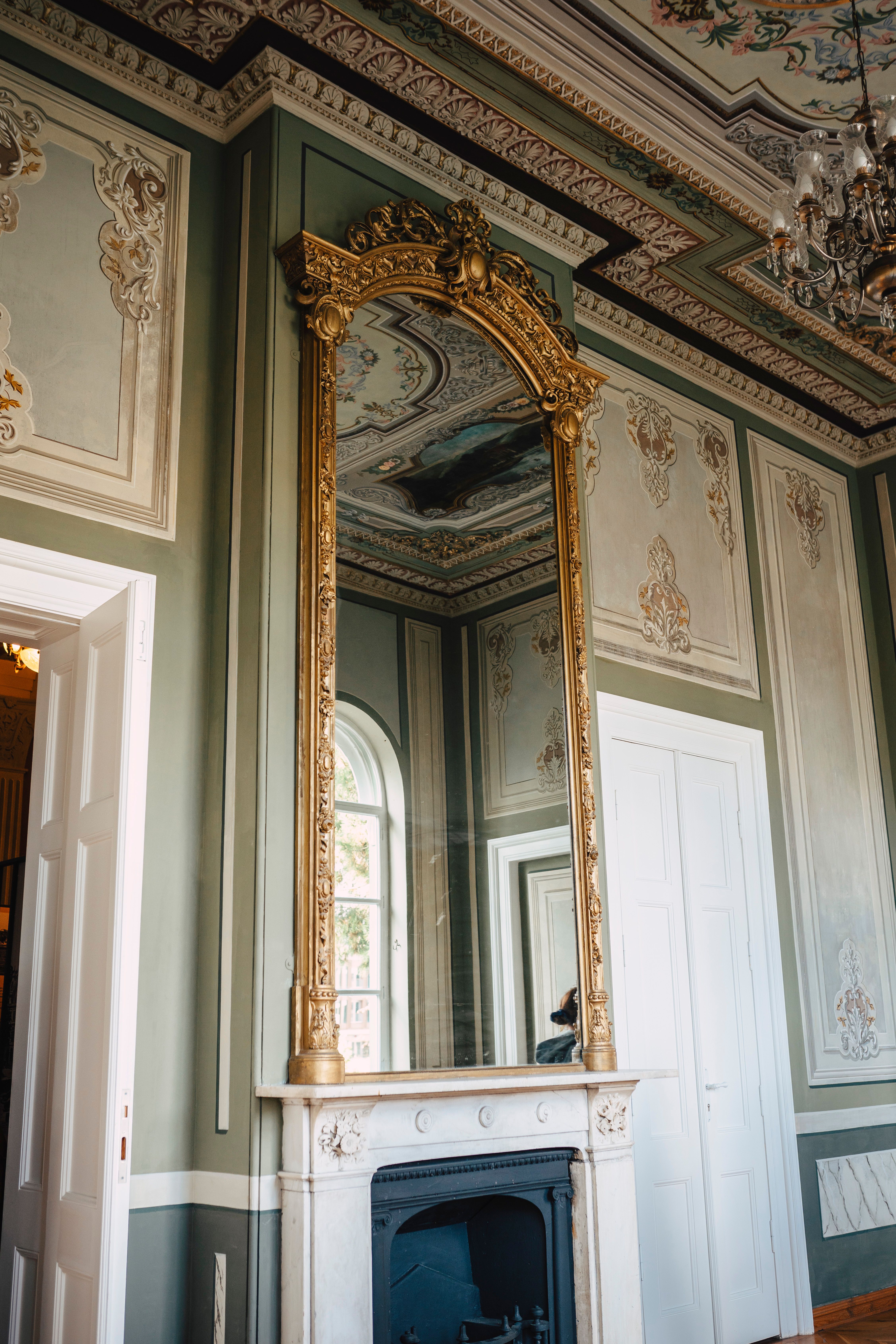 Ornate Vintage Room with Intricate Ceiling · Free Stock Photo
