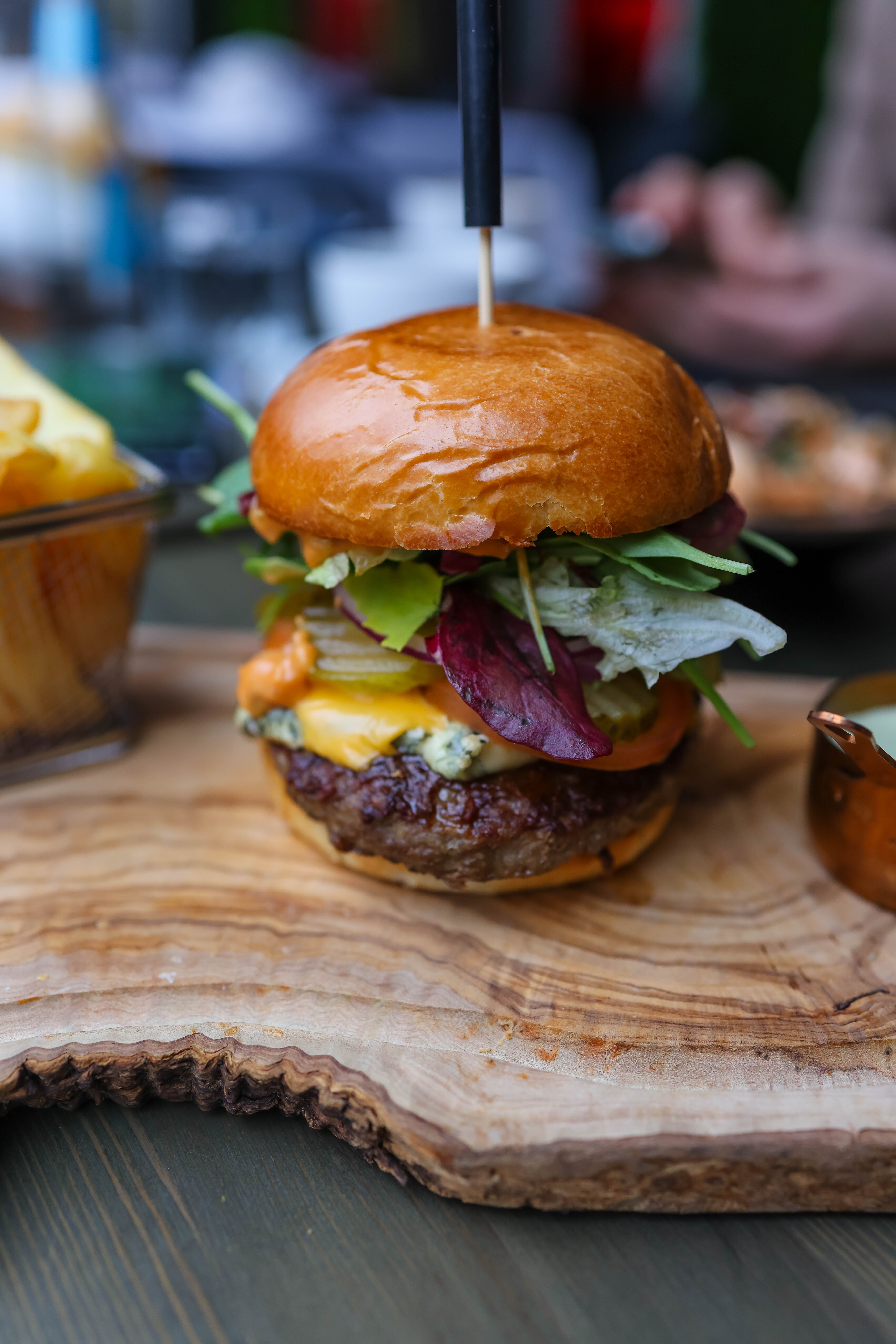 Chef Plating A Burger Photos, Download The BEST Free Chef Plating A ...