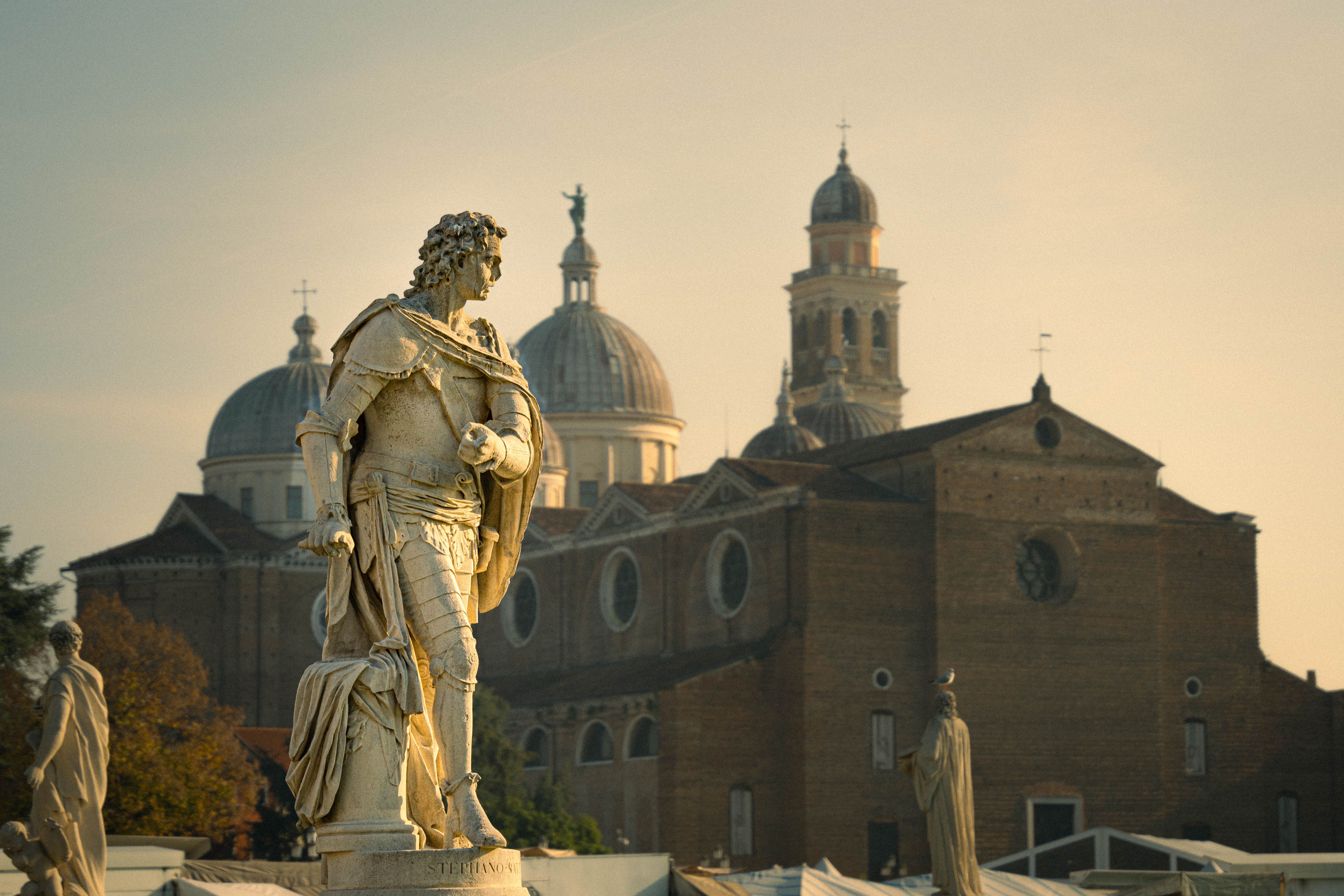 Classic Statue with Historic Italian Architecture · Free Stock Photo