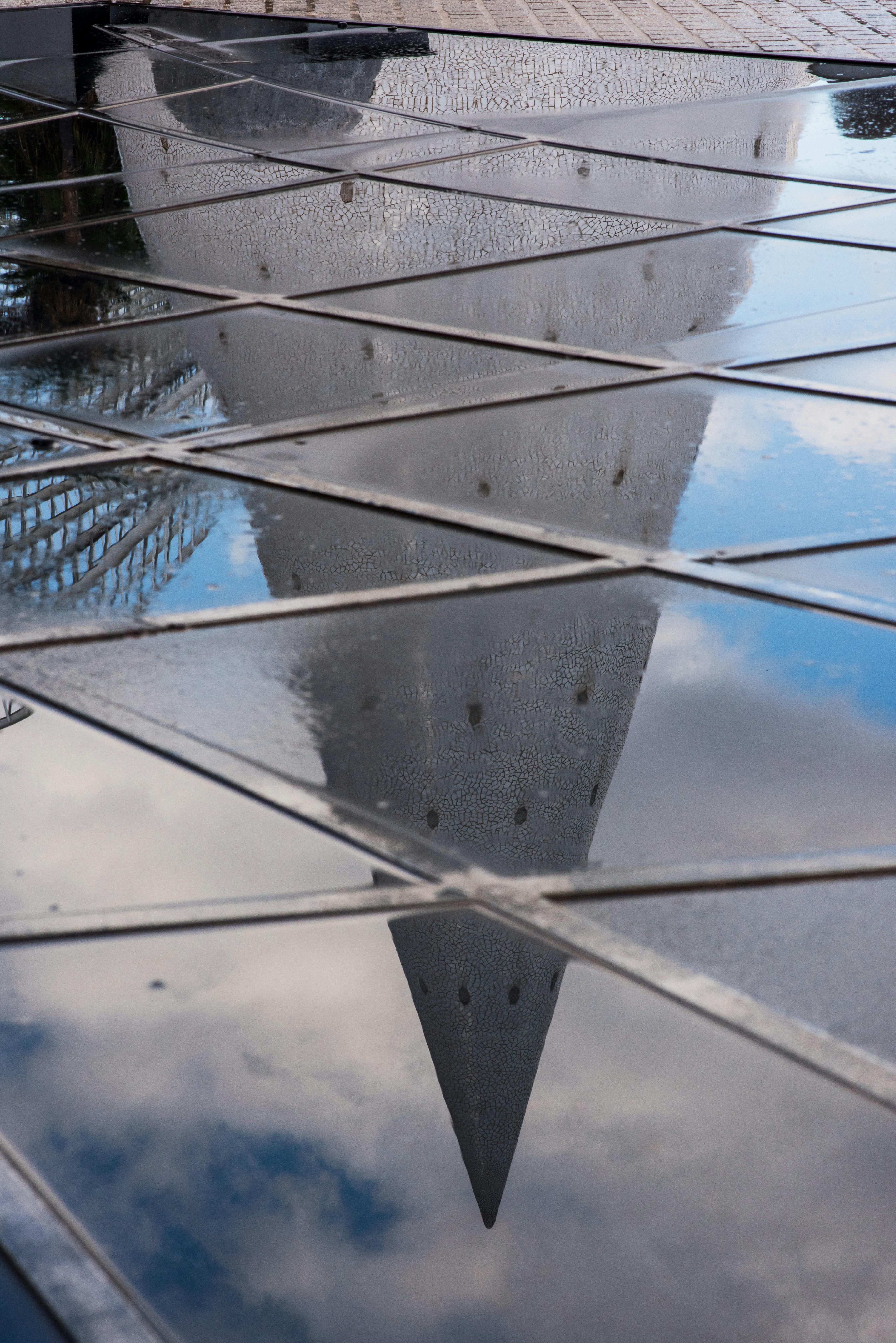 Geometric Reflection of Architectural Structure on Wet Pavement · Free ...