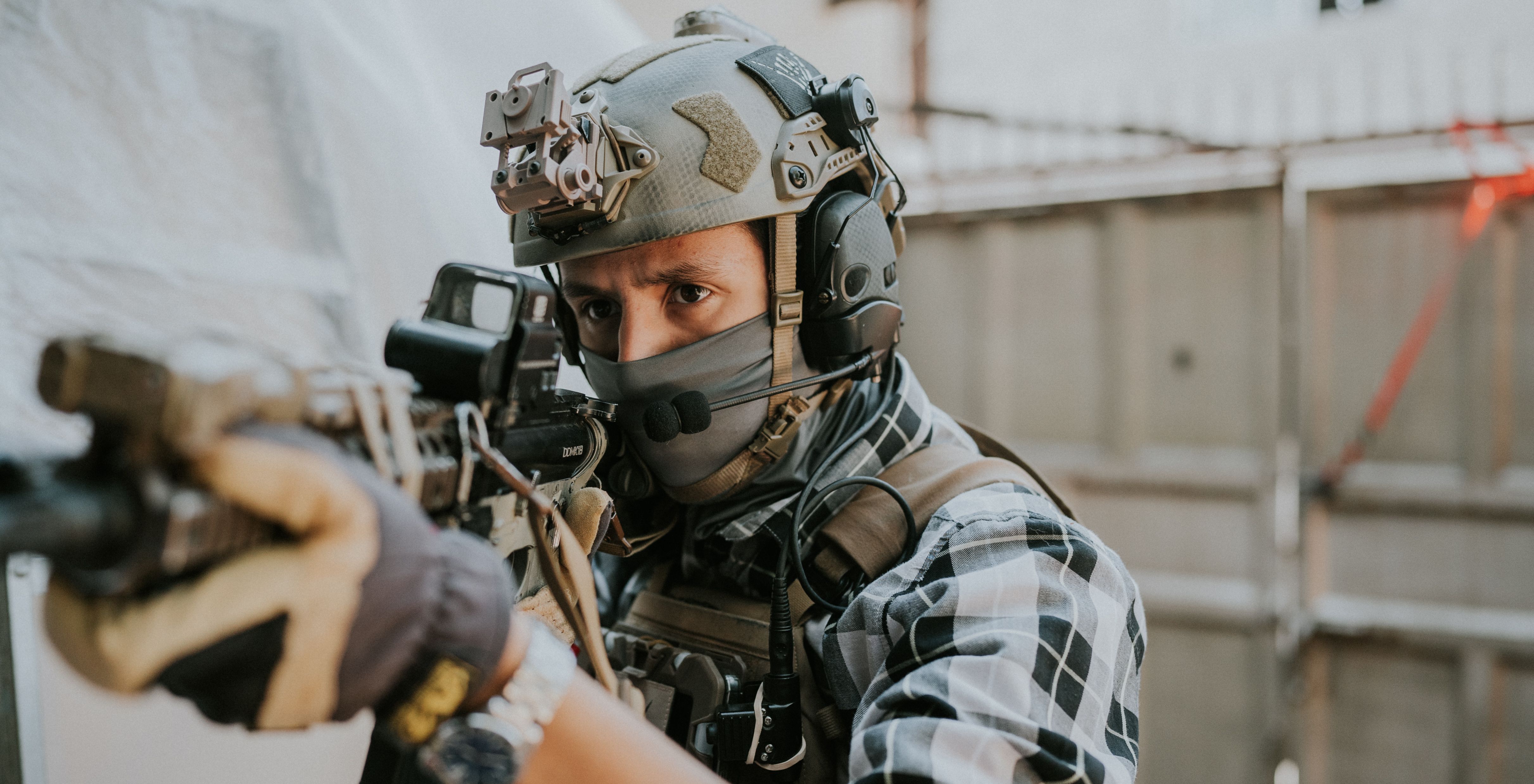 Tactical Soldier in Combat Gear Aiming Weapon · Free Stock Photo