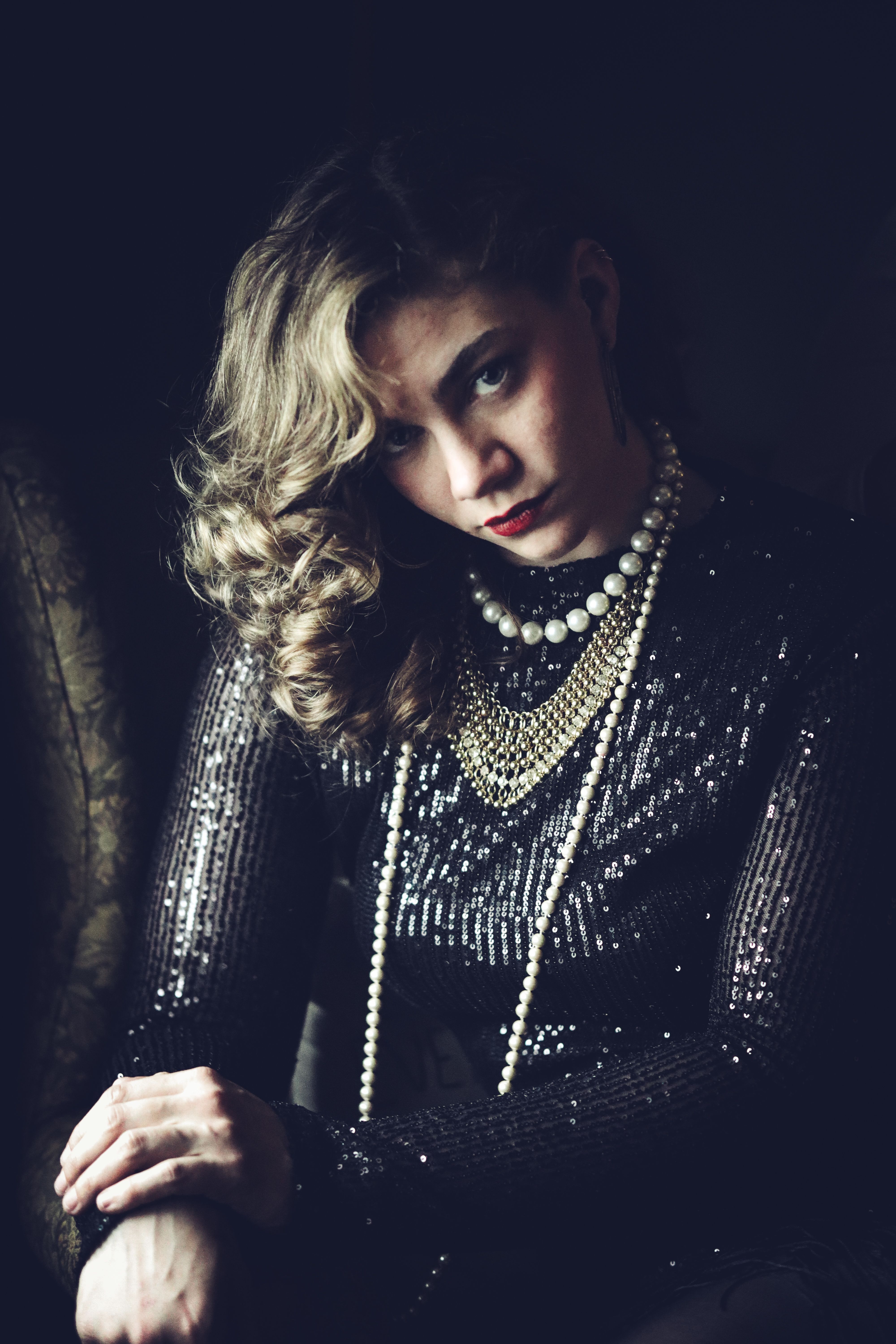 Vintage Glamour Portrait with Elegant Pearls · Free Stock Photo