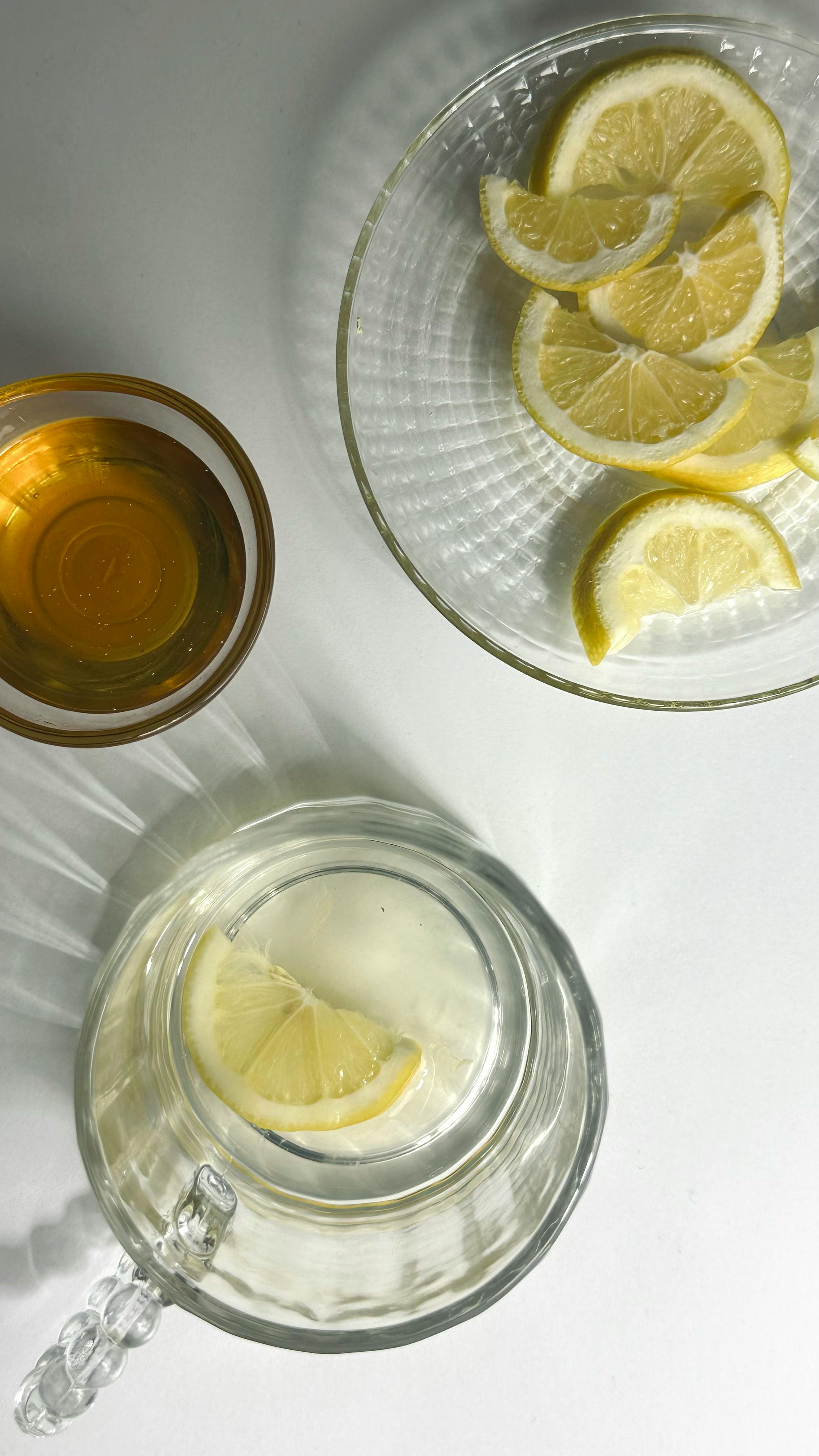 Minimalist Lemon Tea with Fresh Slices · Free Stock Photo