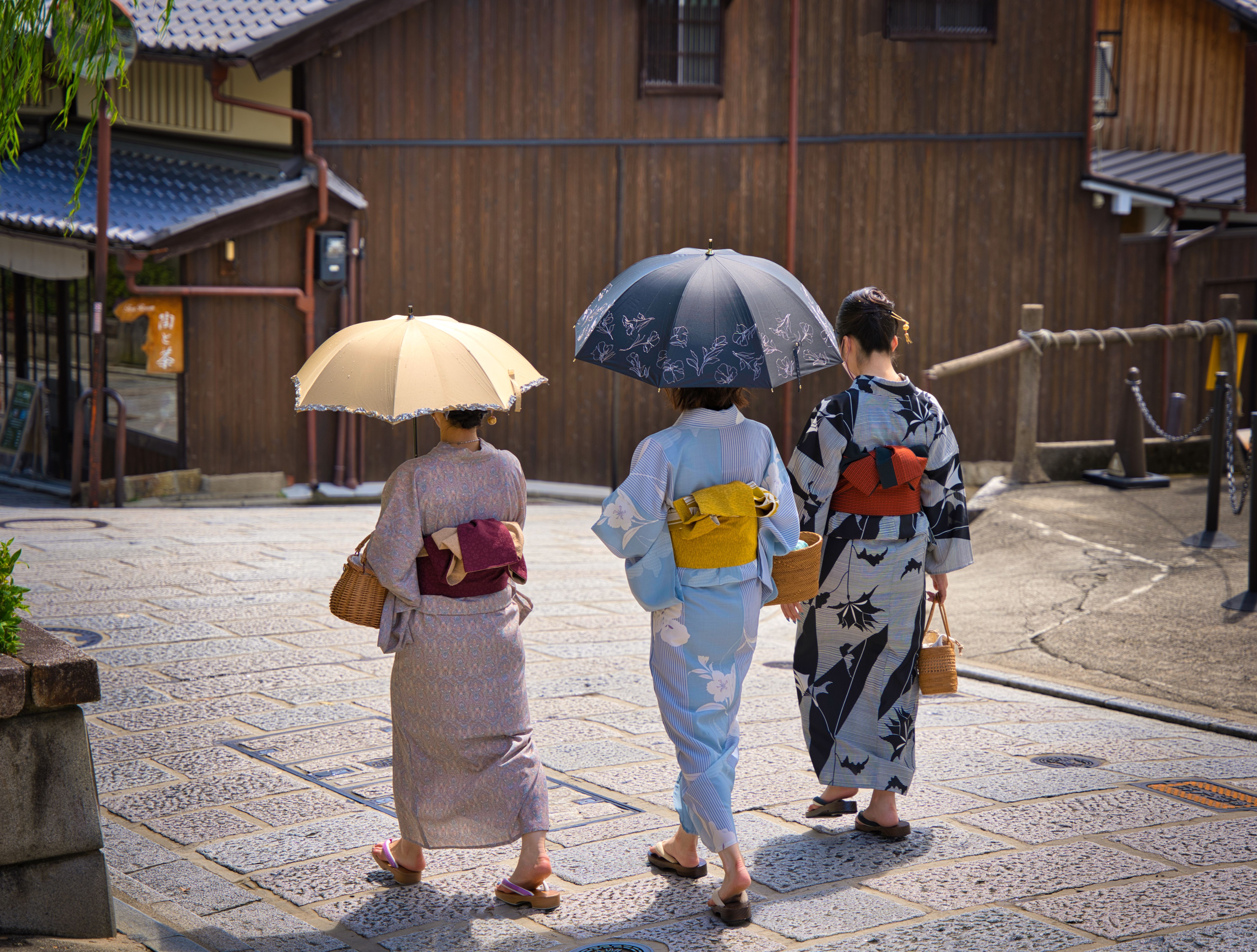 Traditional Kyoto Street Scene with Women in Kimono · Free Stock Photo
