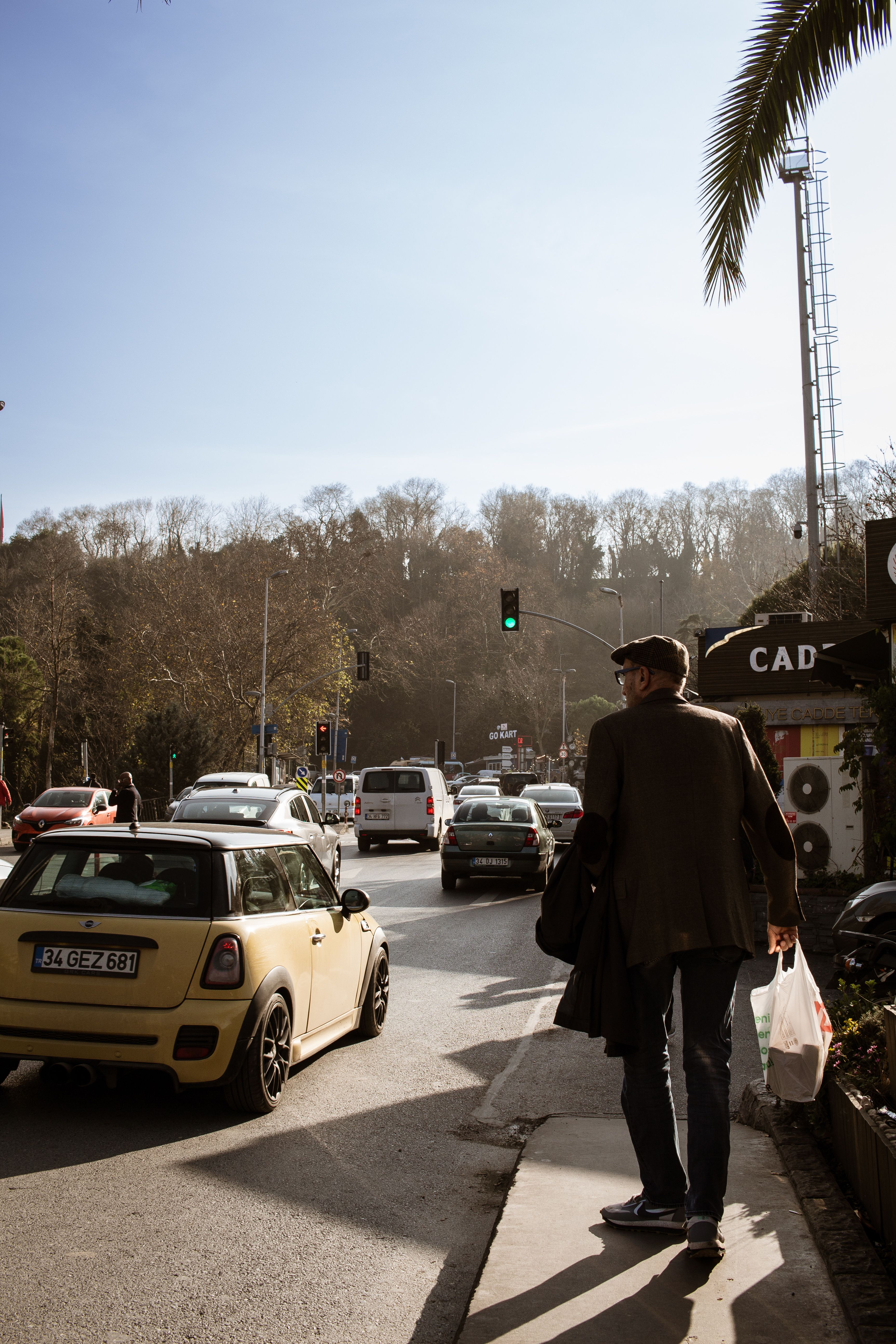 Urban Street Scene with Pedestrian and Cars in Daylight · Free Stock Photo