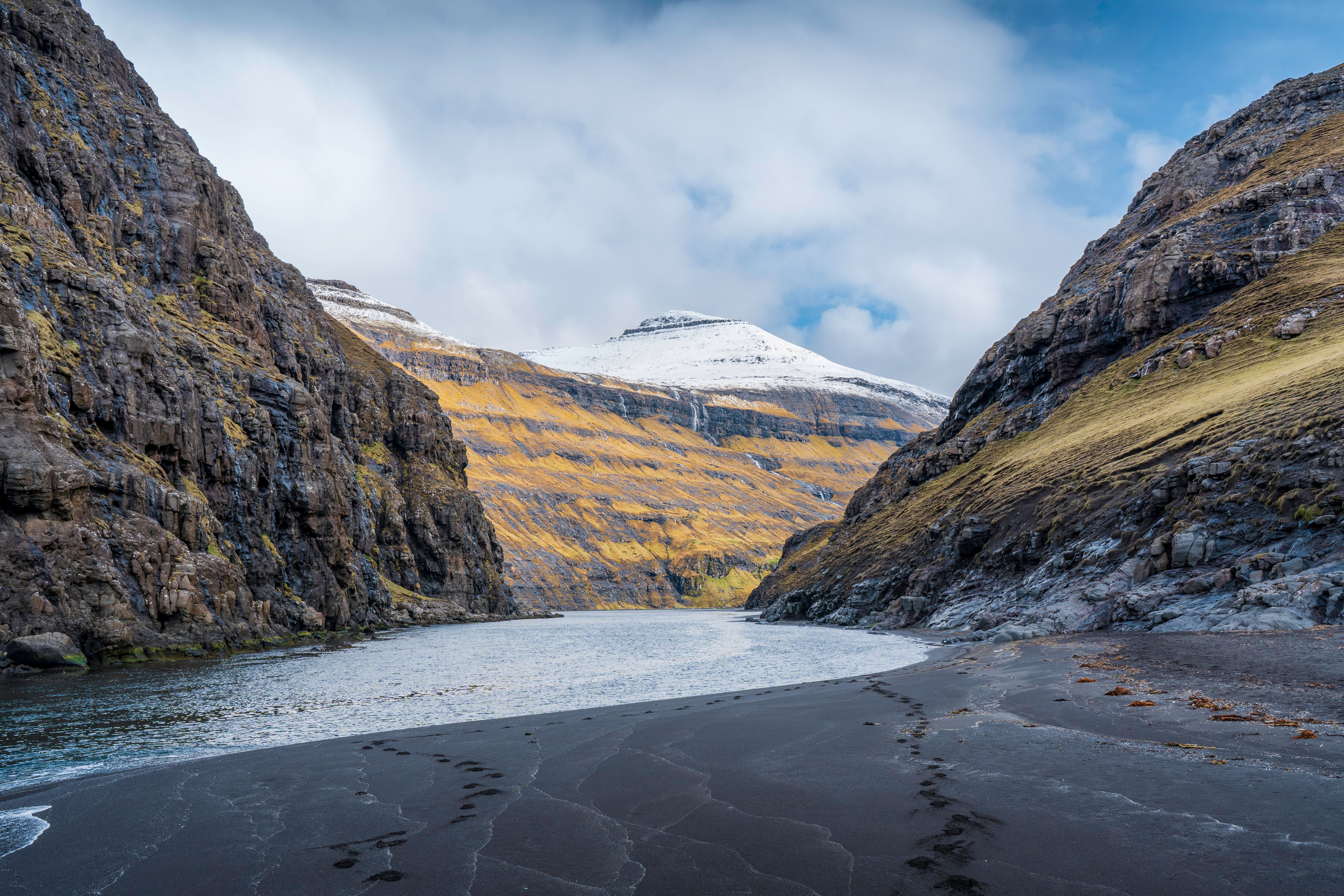 Majestic Landscape of Faroe Islands River Valley · Free Stock Photo