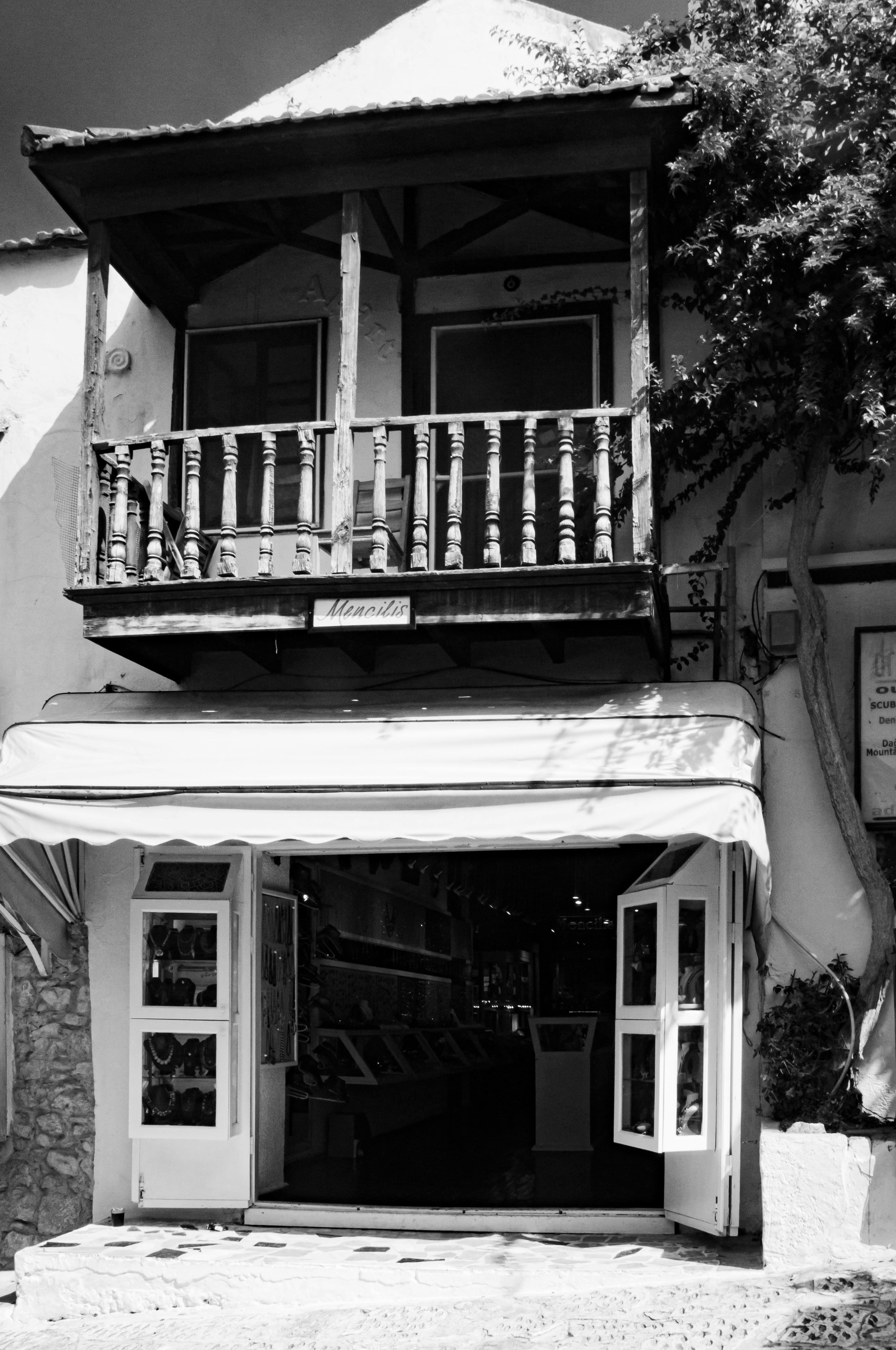 Charming Vintage Shopfront with Balcony · Free Stock Photo