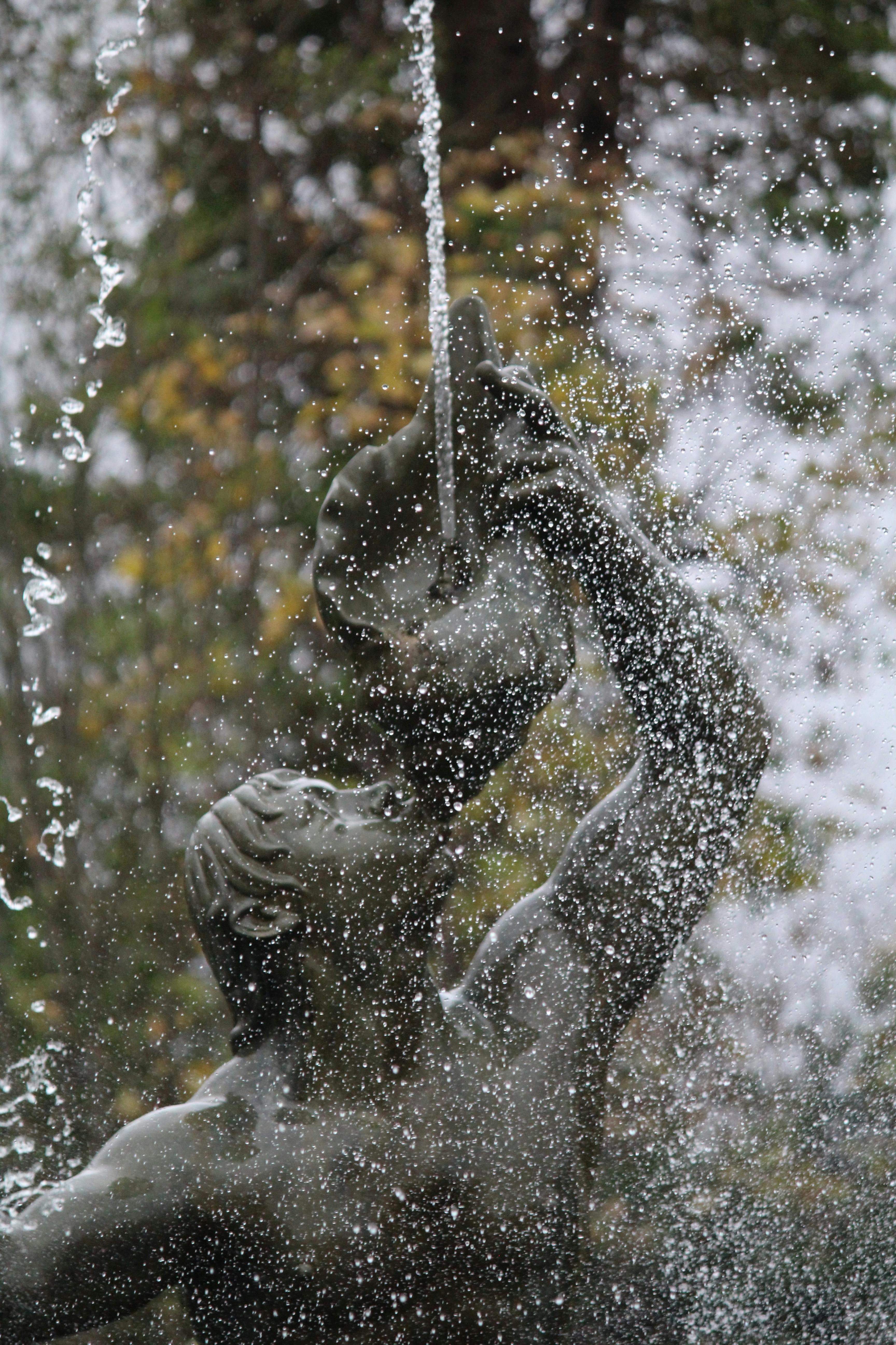 Statue Fountain with Water Splash Detail · Free Stock Photo