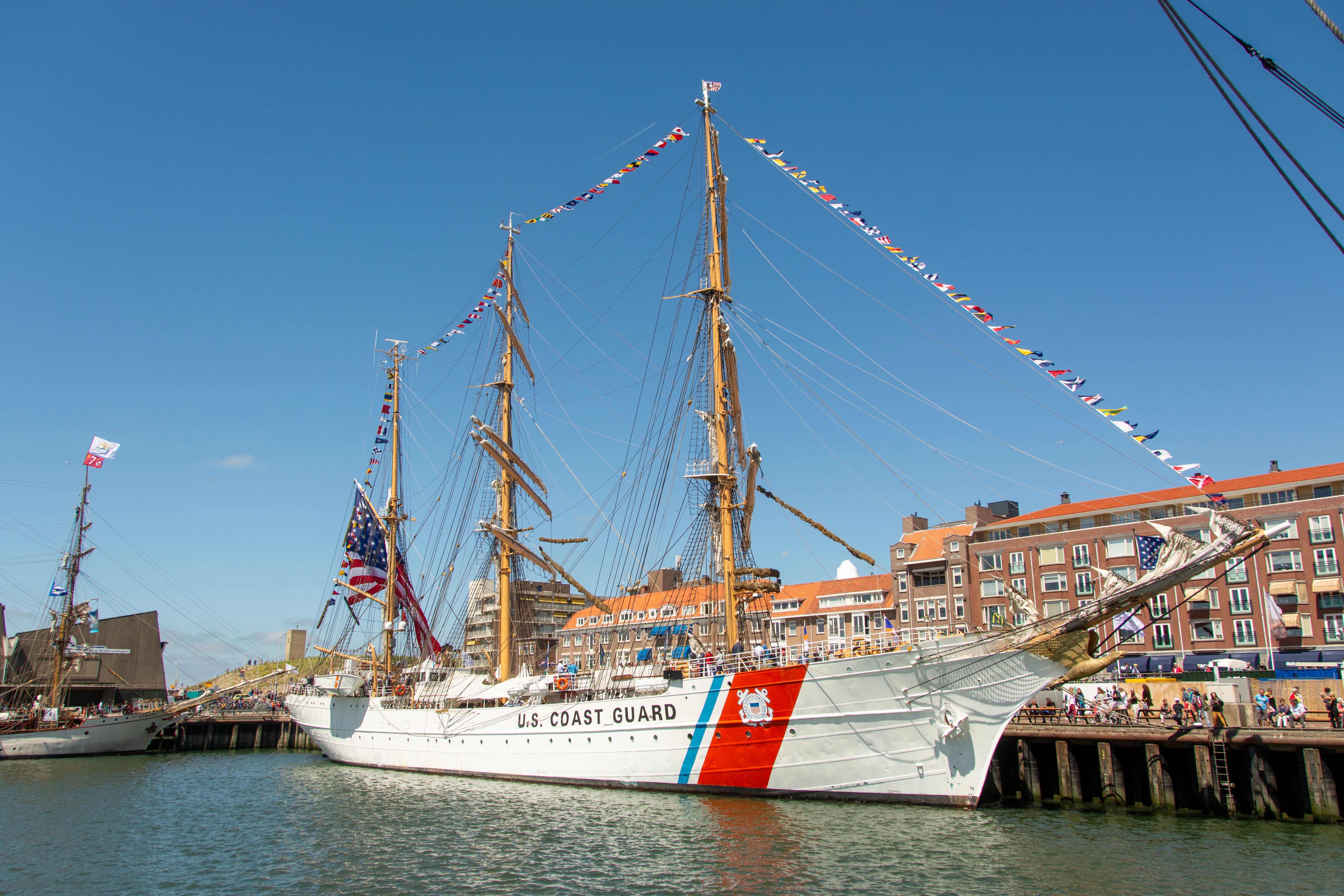 Tall Ship U.S. Coast Guard in Den Haag Harbor · Free Stock Photo