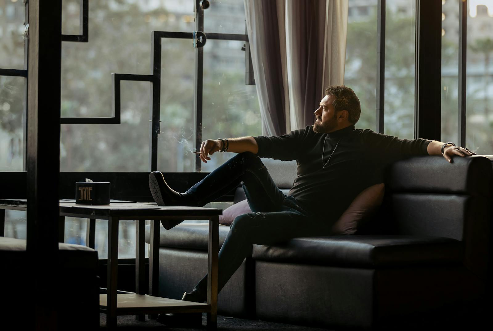 Man Sitting Photos, Download The BEST Free Man Sitting Stock Photos ...