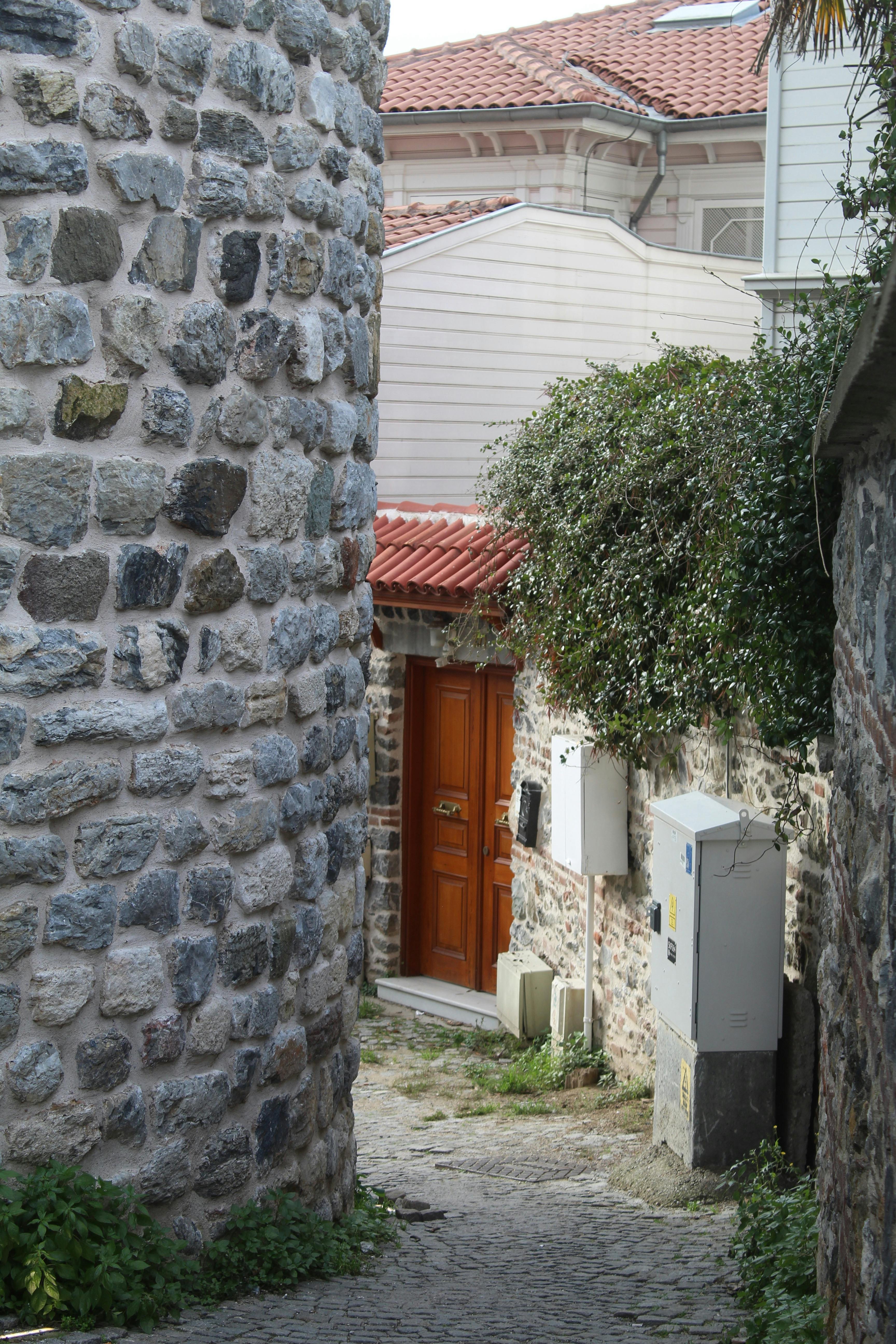 Charming Istanbul Alley with Stone Wall and Doorway · Free Stock Photo