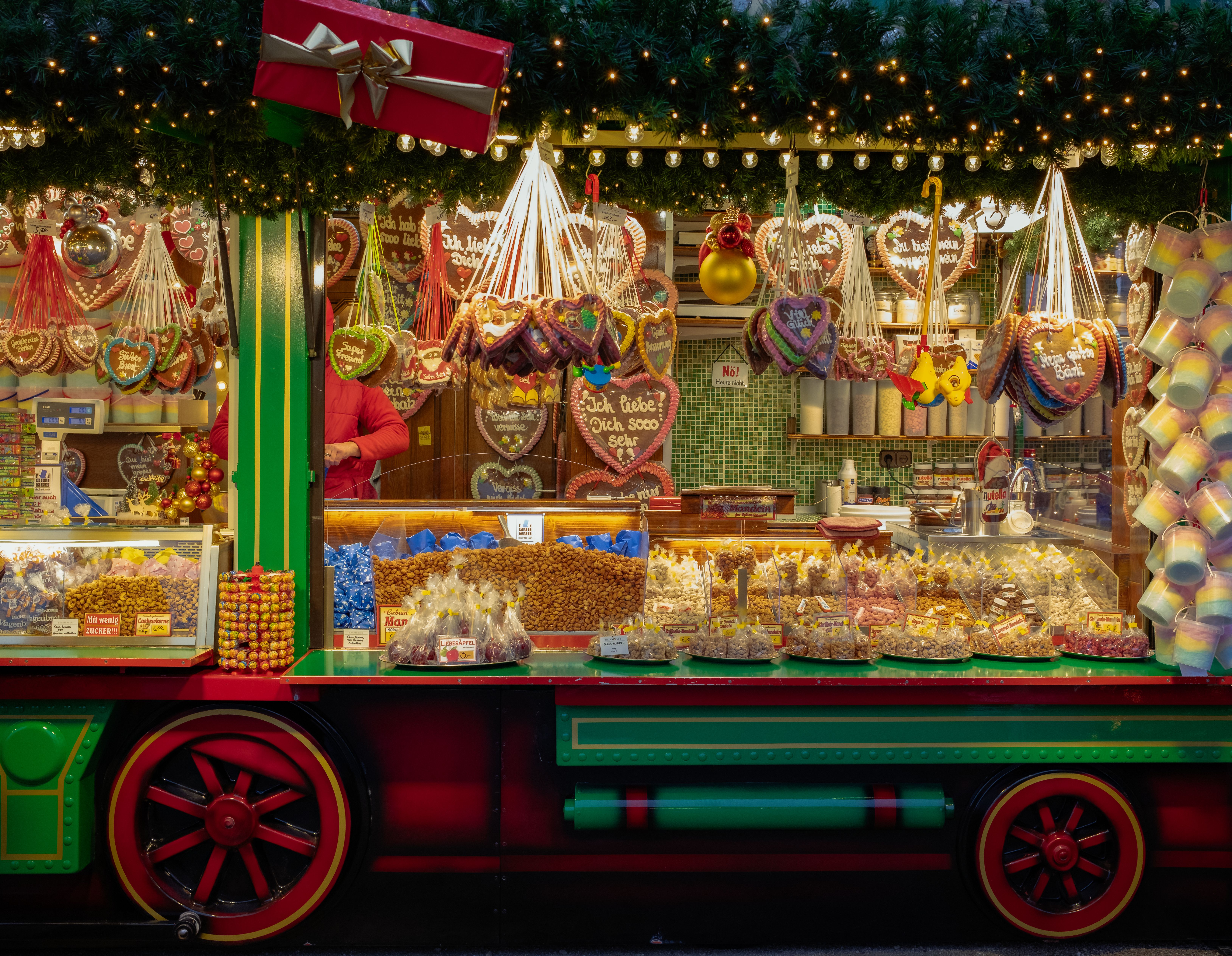 Vibrant Christmas Market Stall in Berlin · Free Stock Photo