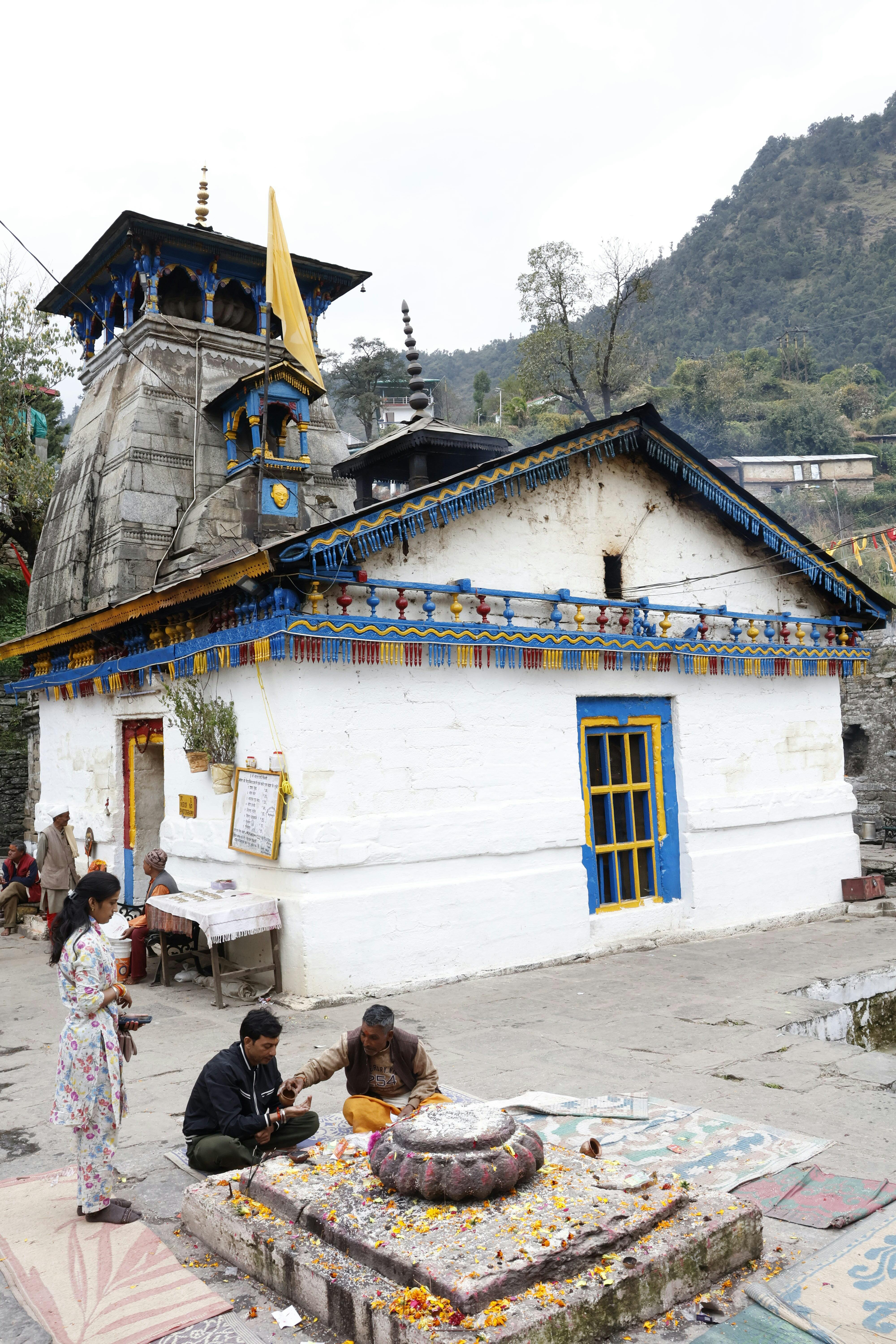 Ancient Trijuginarayan Temple in Uttarakhand · Free Stock Photo