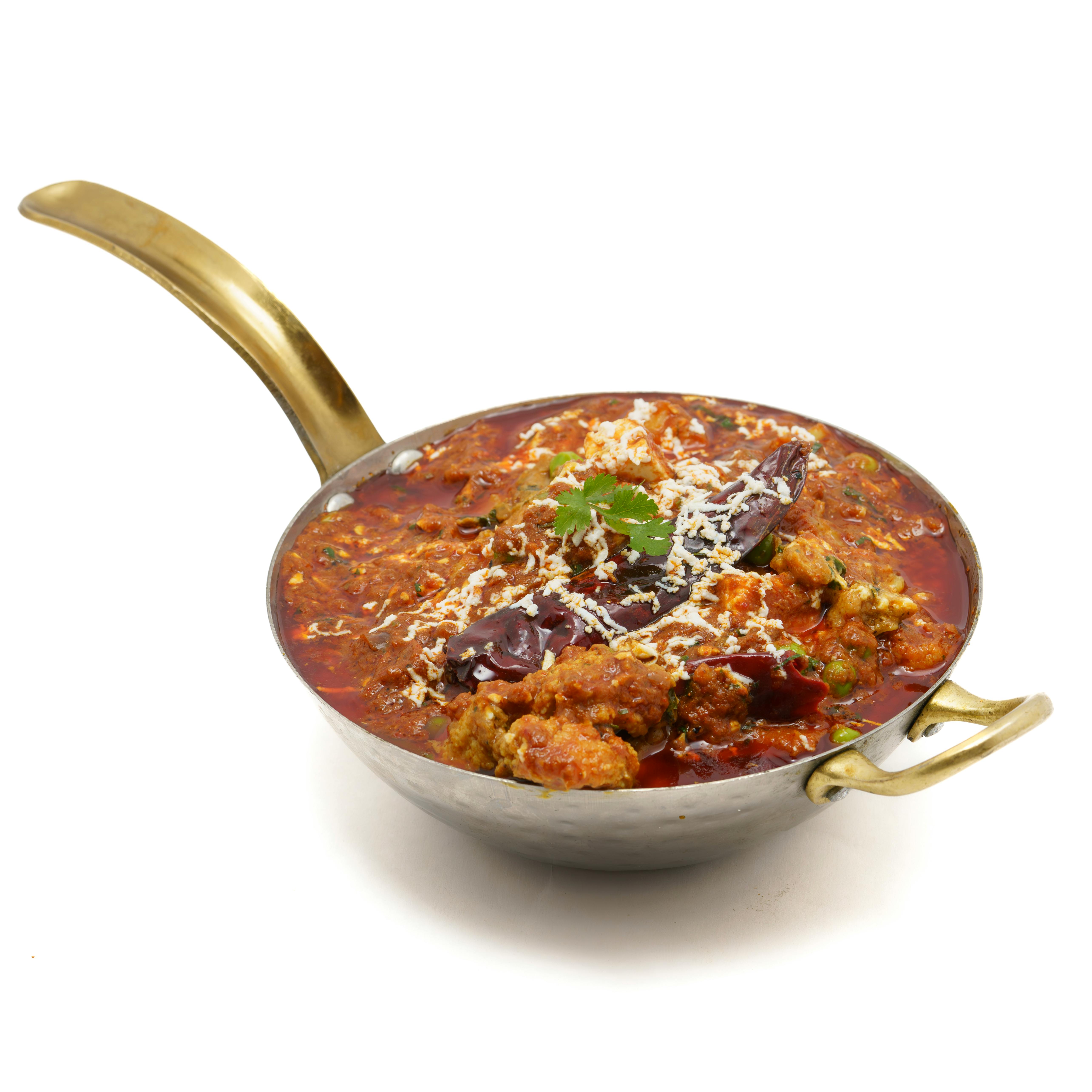 Delicious Spicy Curry in Traditional Pan · Free Stock Photo