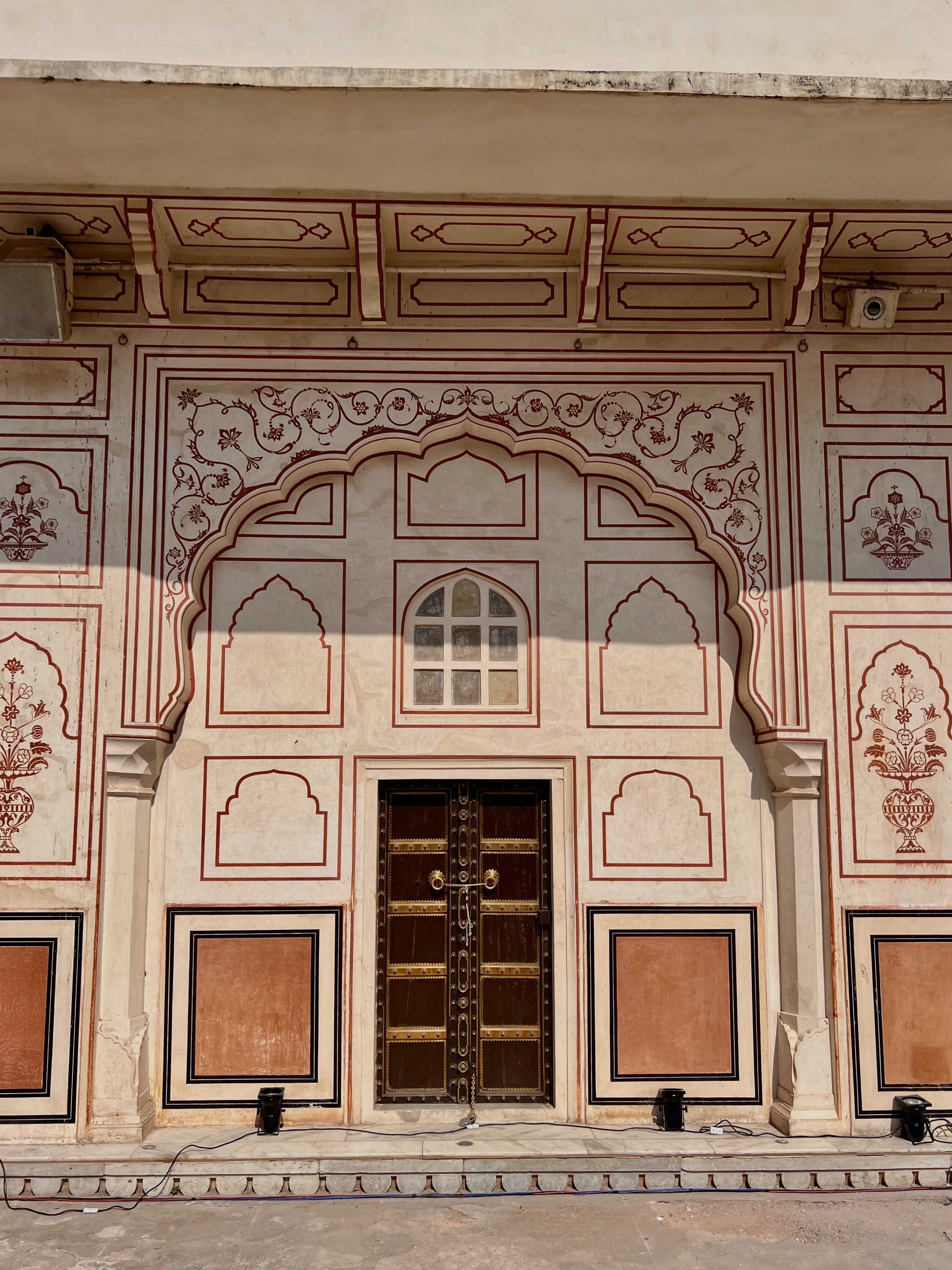 Intricate Mughal Architecture with Arched Doorway · Free Stock Photo