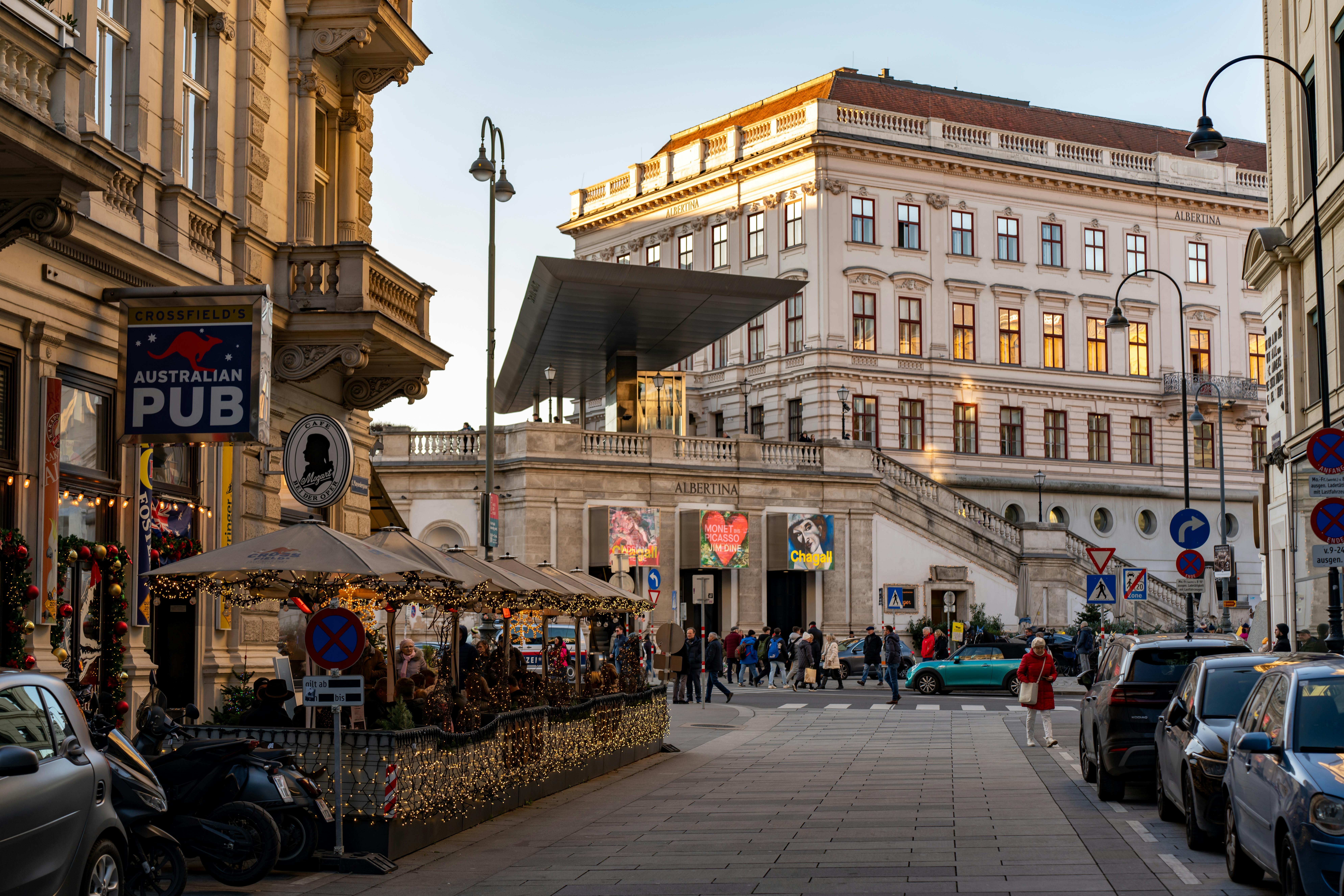 Charming Viennese Street Scene with Albertina Museum · Free Stock Photo