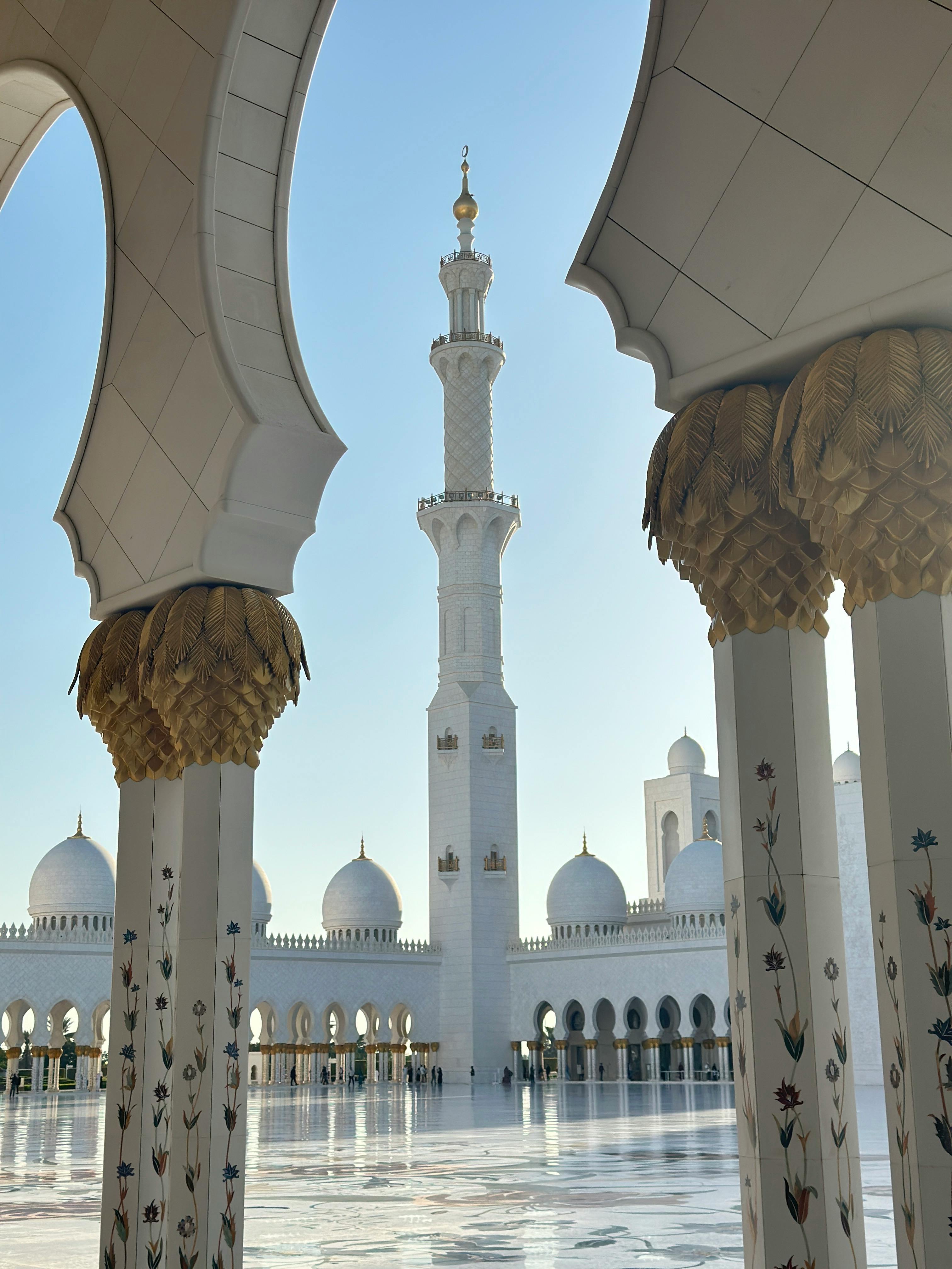 Sheikh Zayed Mosque Architecture with Minaret · Free Stock Photo