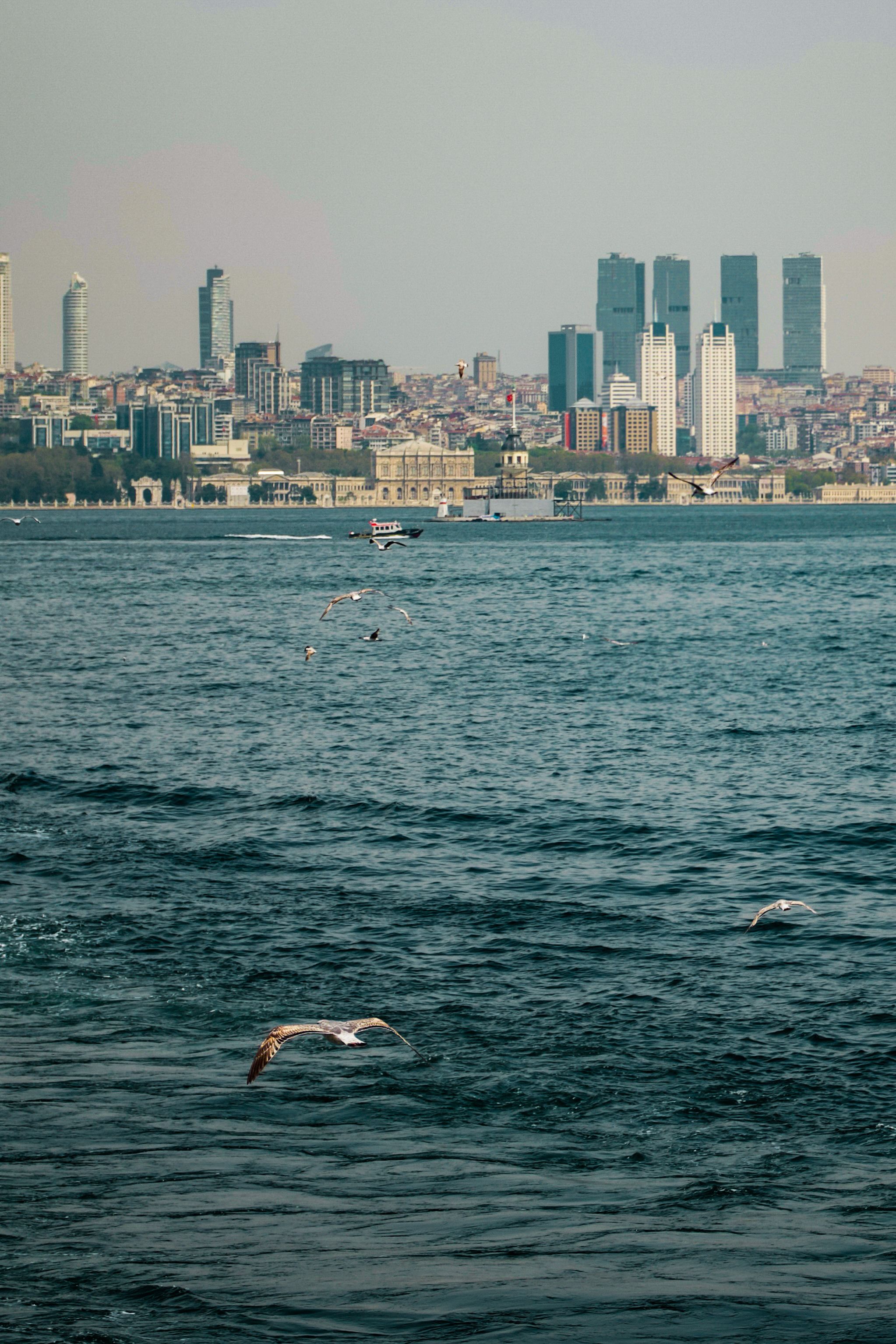 Vista Panorâmica Do Horizonte De Istambul E Do Mar De Mármara · Foto ...