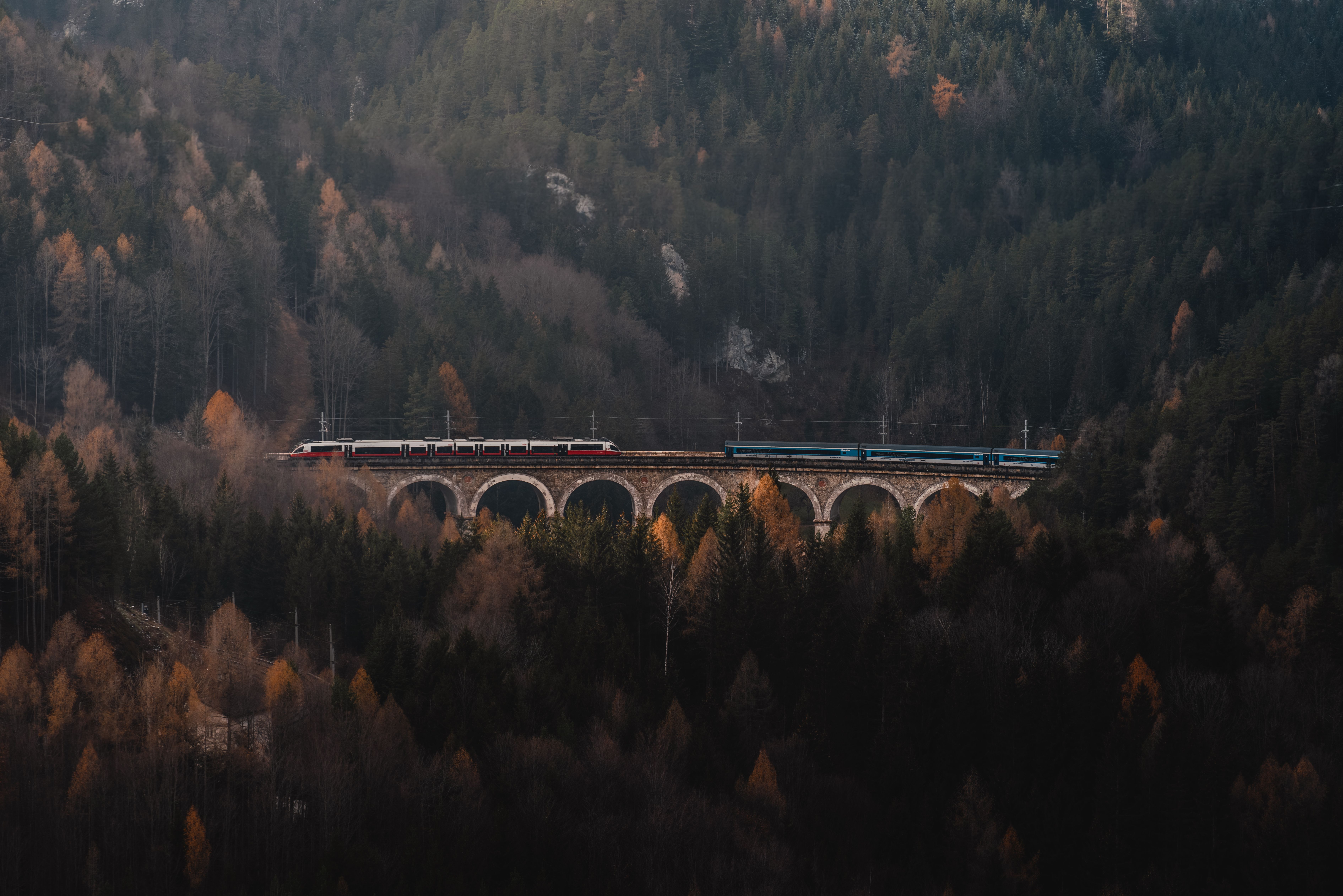 Trem Panorâmico No Viaduto De Semmering, áustria · Foto profissional ...