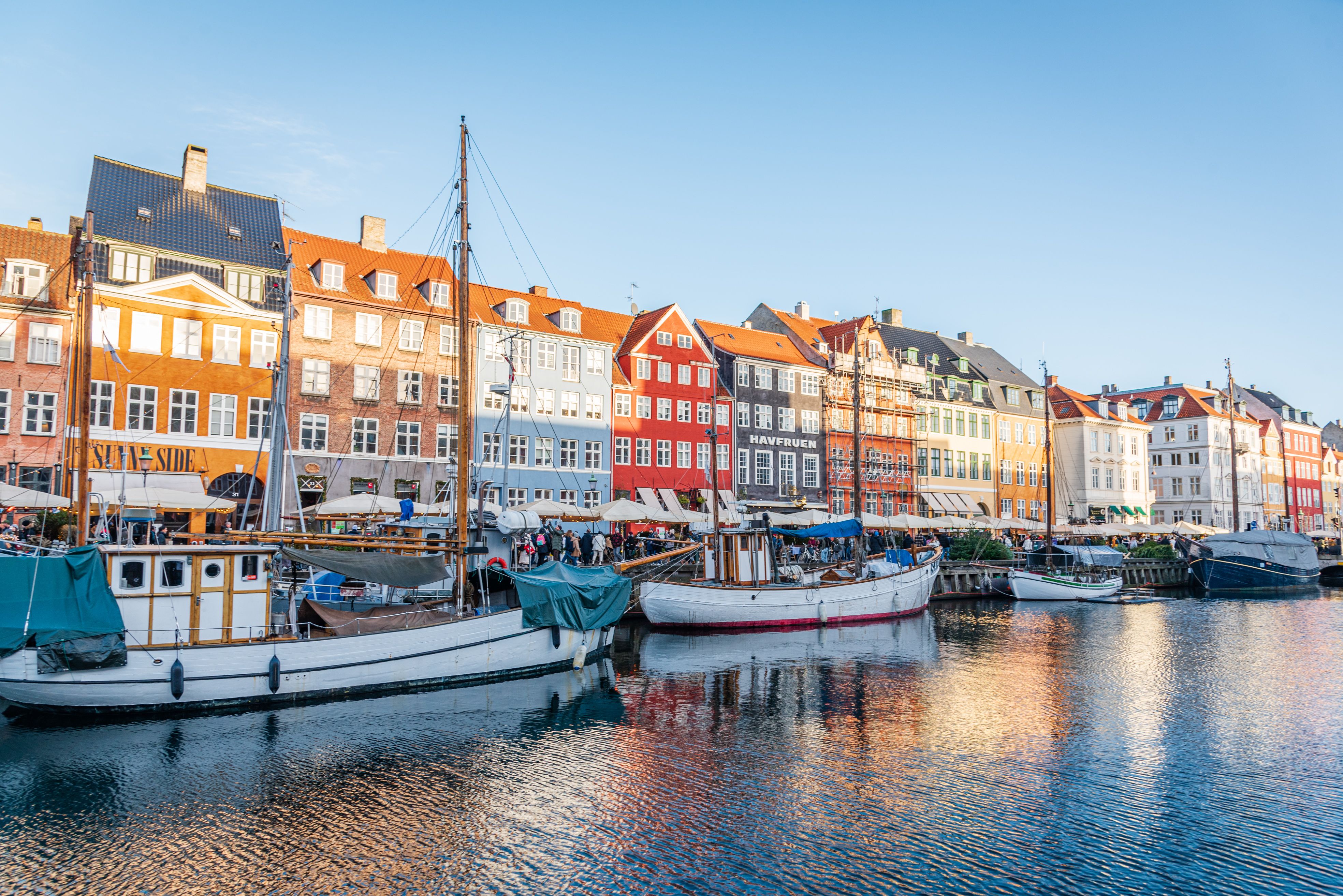 Colorful Nyhavn waterfront in Copenhagen · Free Stock Photo