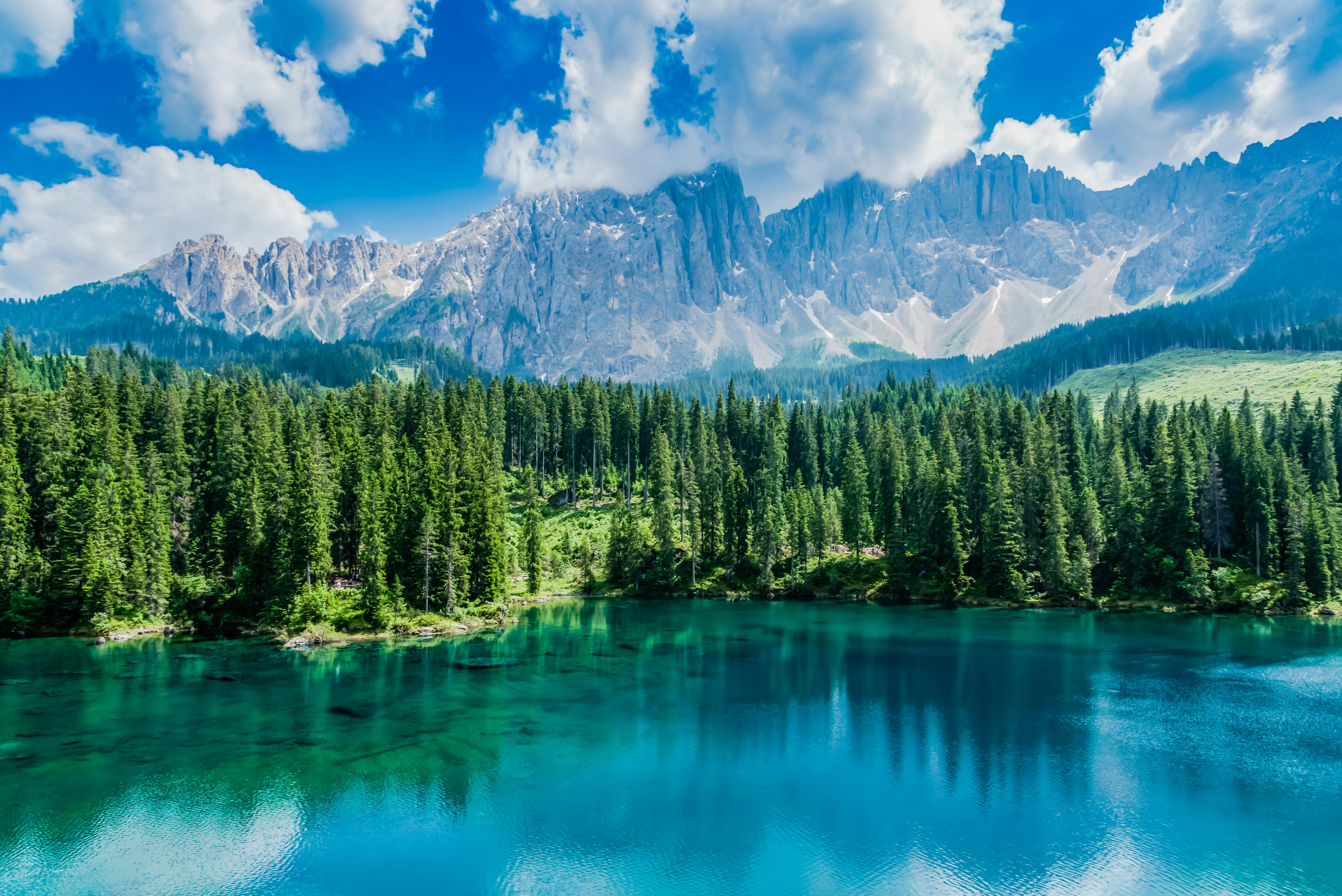 Stunning Lake and Mountain Landscape in Italy · Free Stock Photo