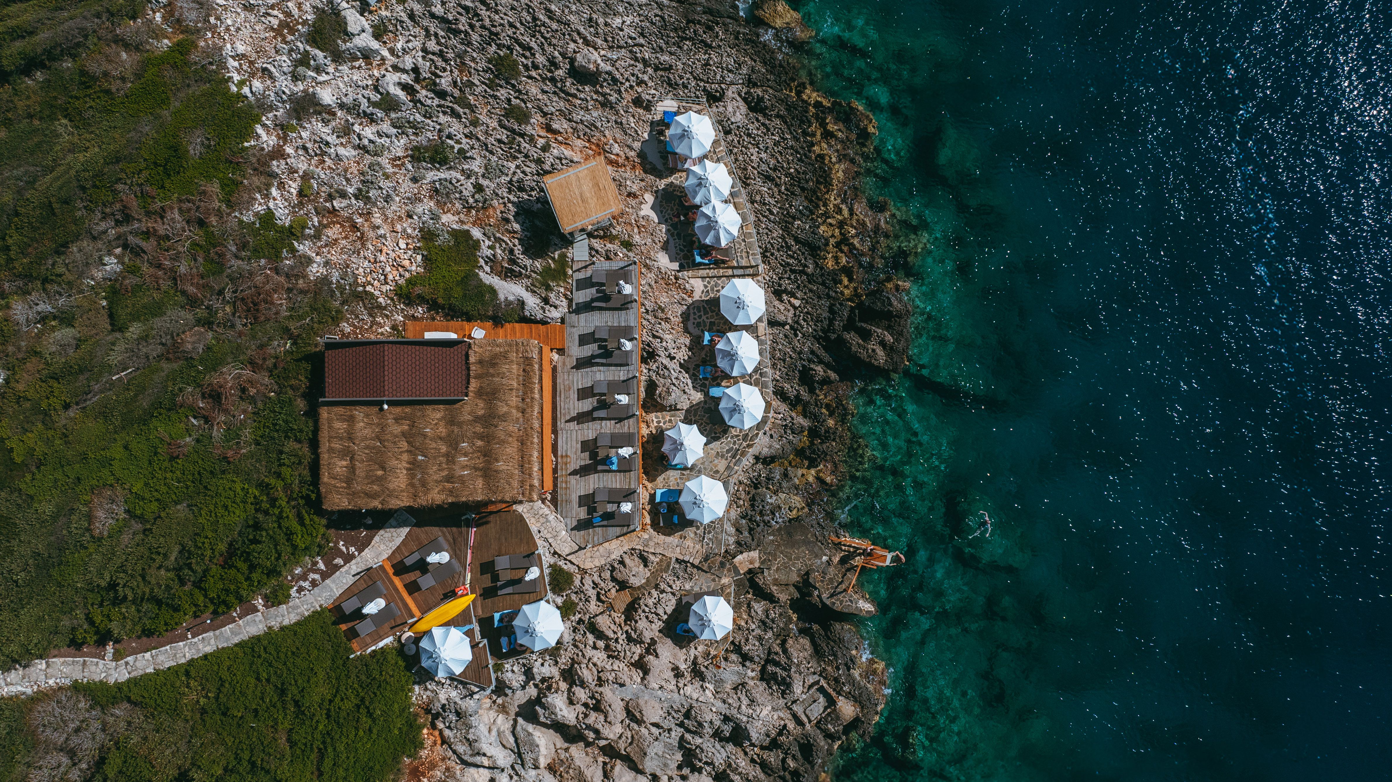 Aerial View of Seaside Restaurant with Umbrellas · Free Stock Photo