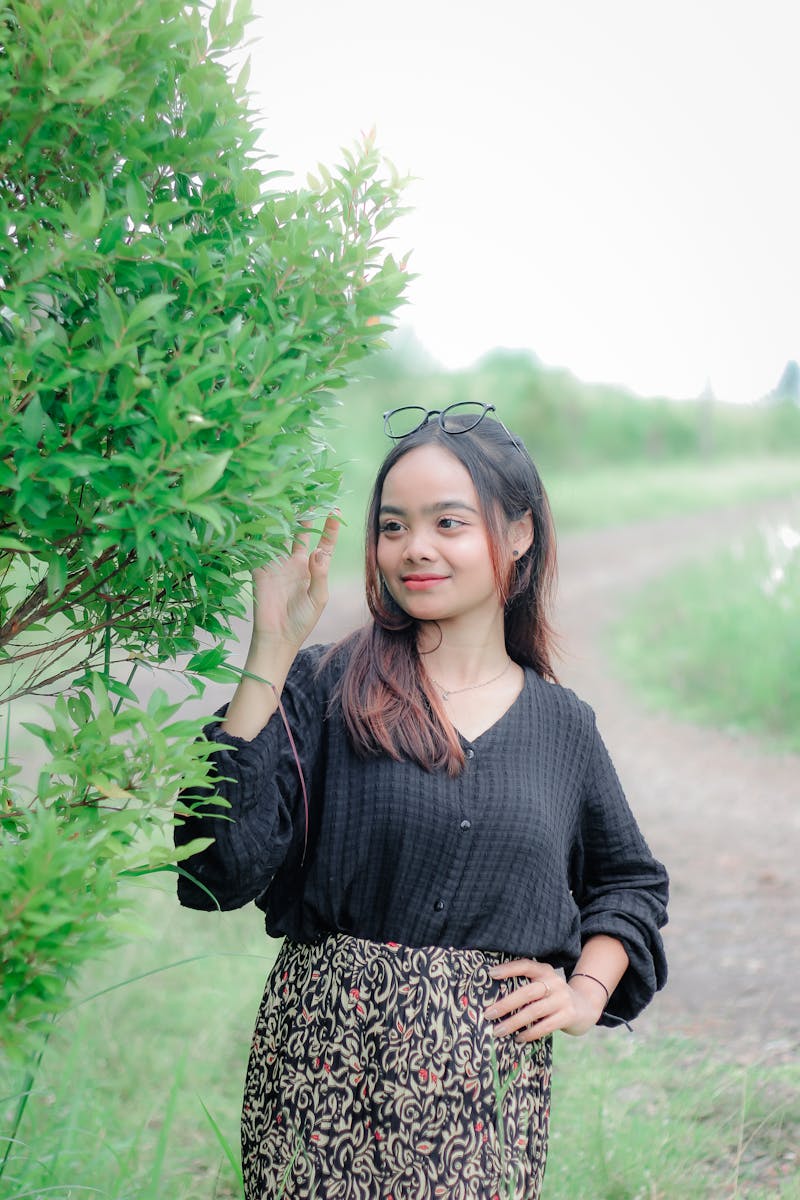 Big Bush Women Photos, Download The BEST Free Big Bush Women Stock ...