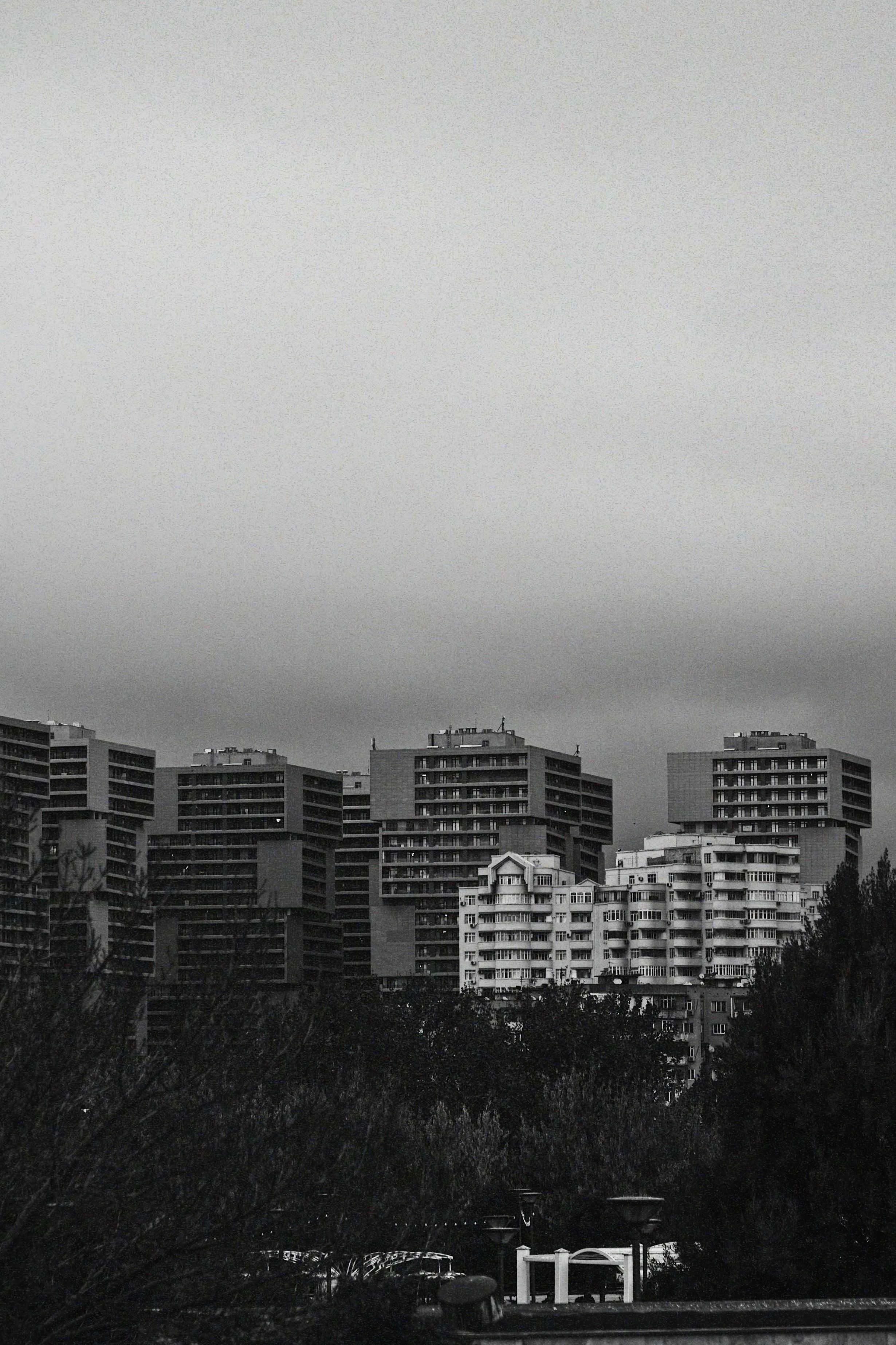 Dramatic Urban High-Rise Skyline in Black and White · Free Stock Photo