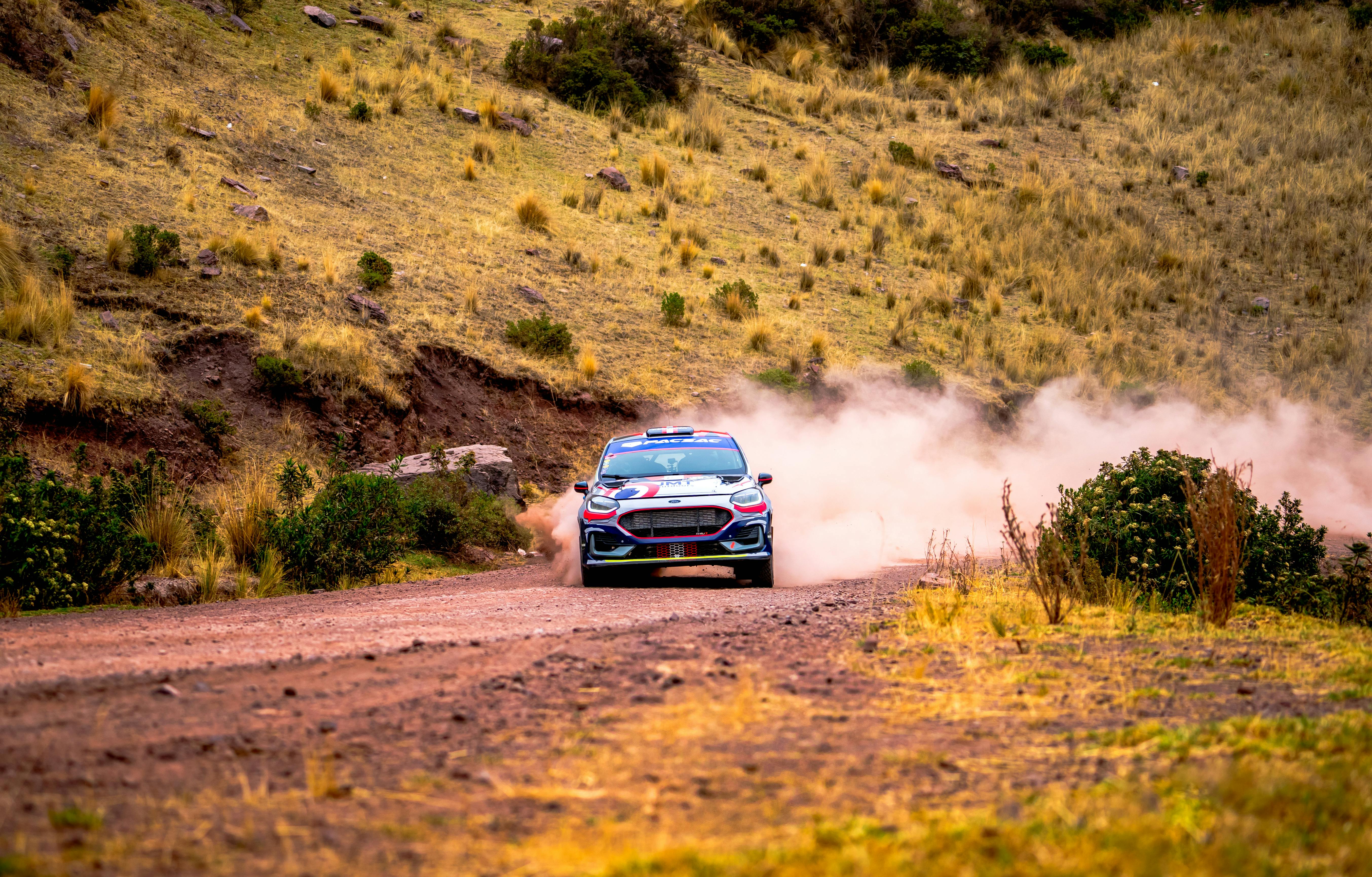 Exciting Rally Race Through Peruvian Terrain · Free Stock Photo