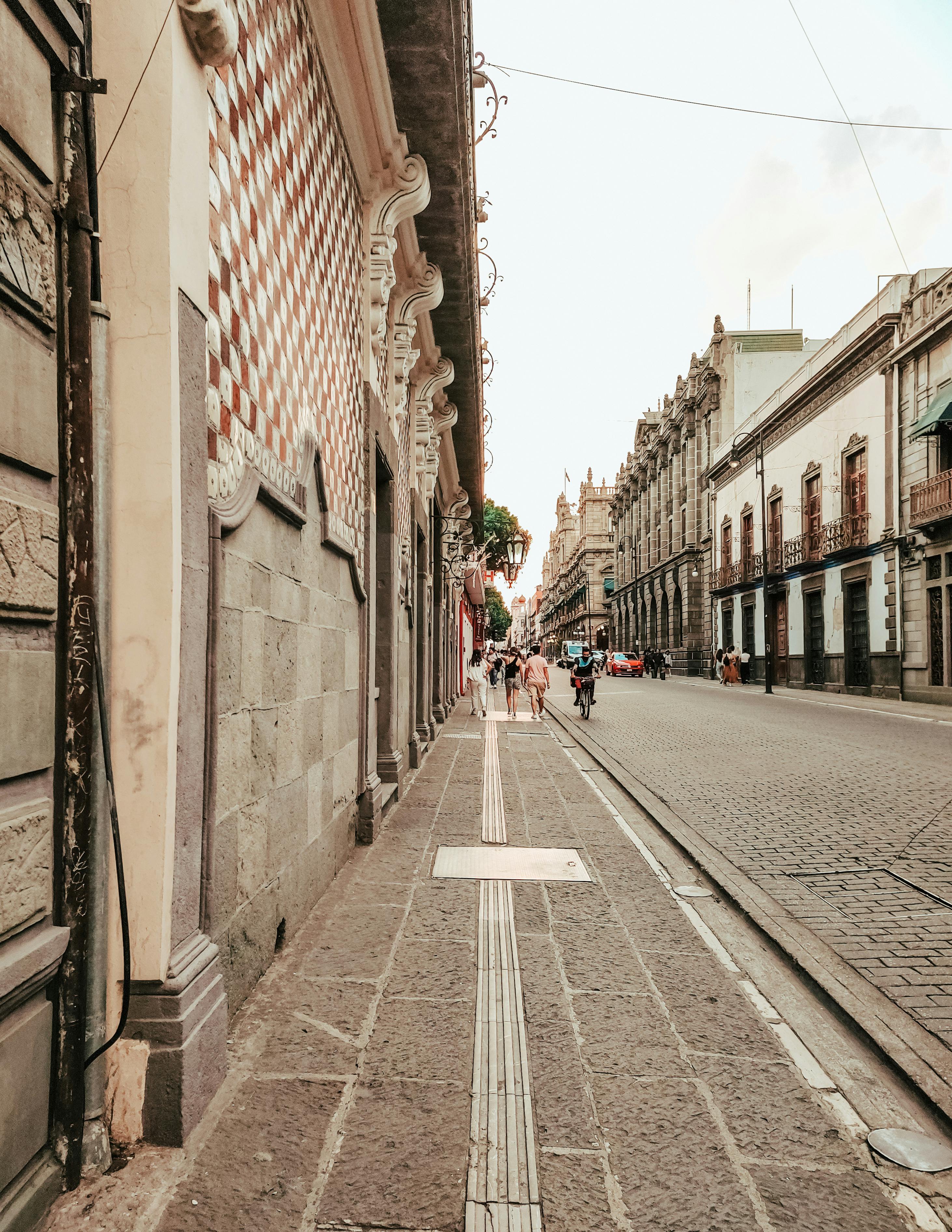 Historic Street View with Classic Architecture · Free Stock Photo