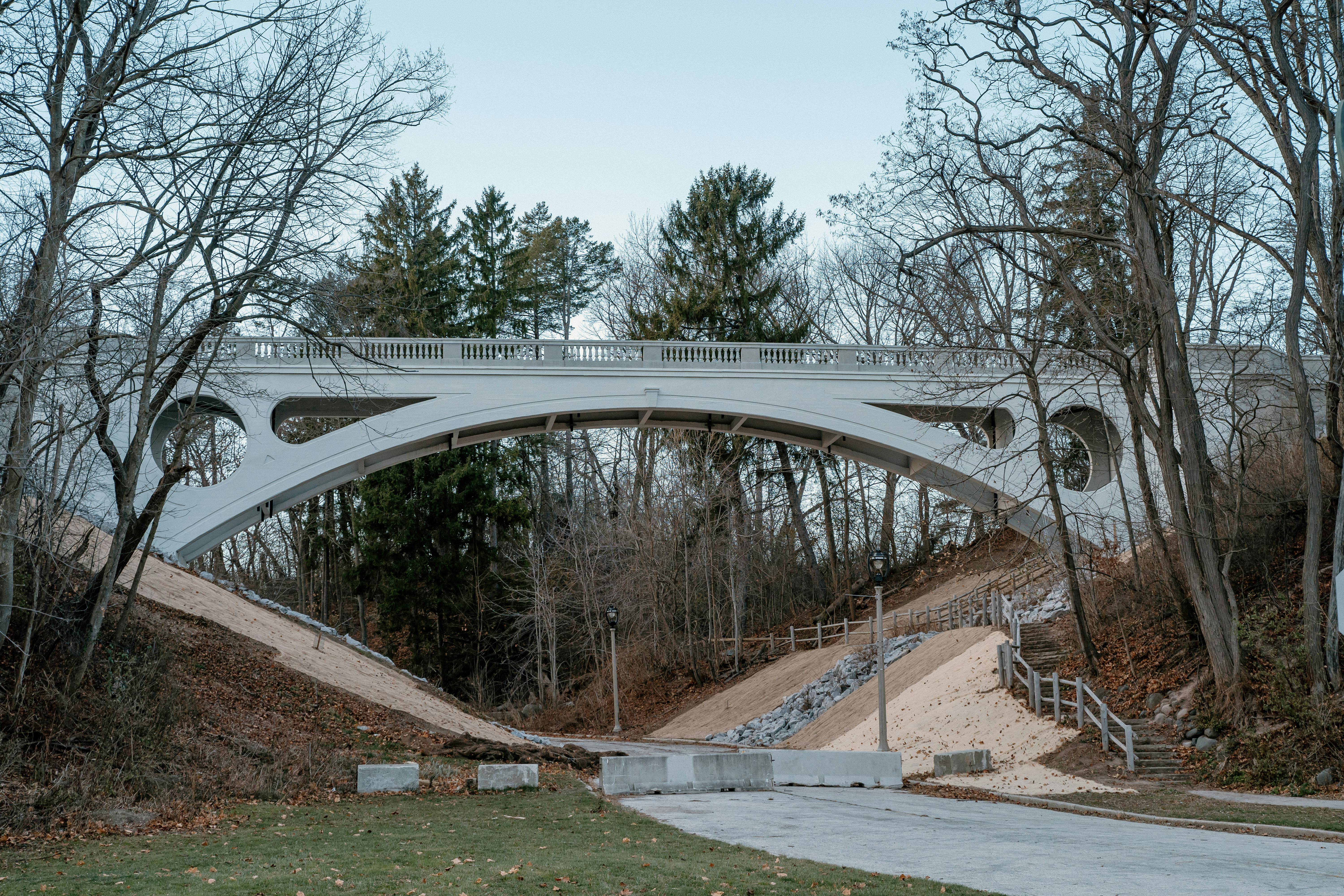 Elegant Arch Bridge in Milwaukee Park Setting · Free Stock Photo