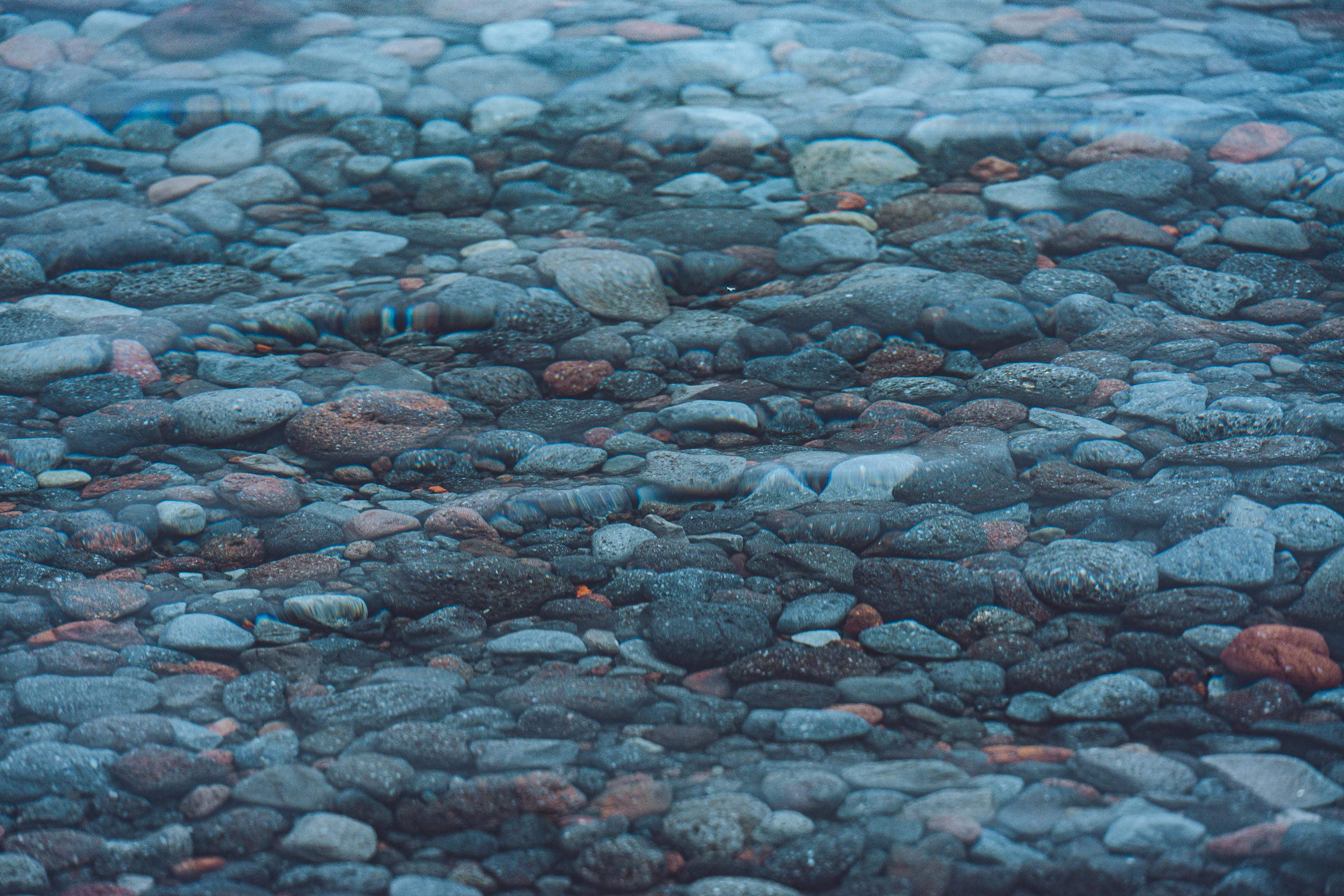 Teal and Multicolored Stone in Clear Body of Water · Free Stock Photo