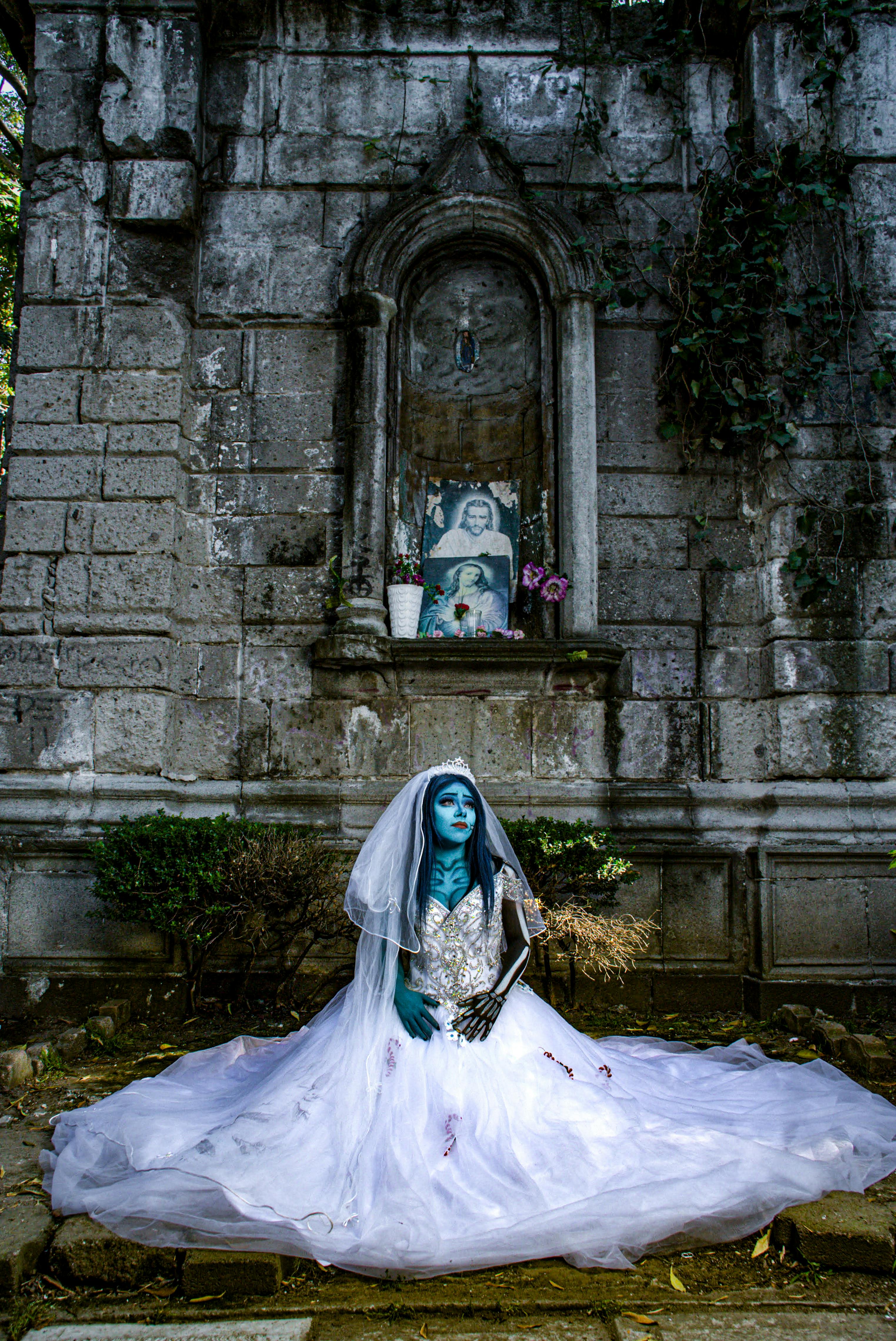 Gothic Fantasy Bride in Ancient Cemetery · Free Stock Photo