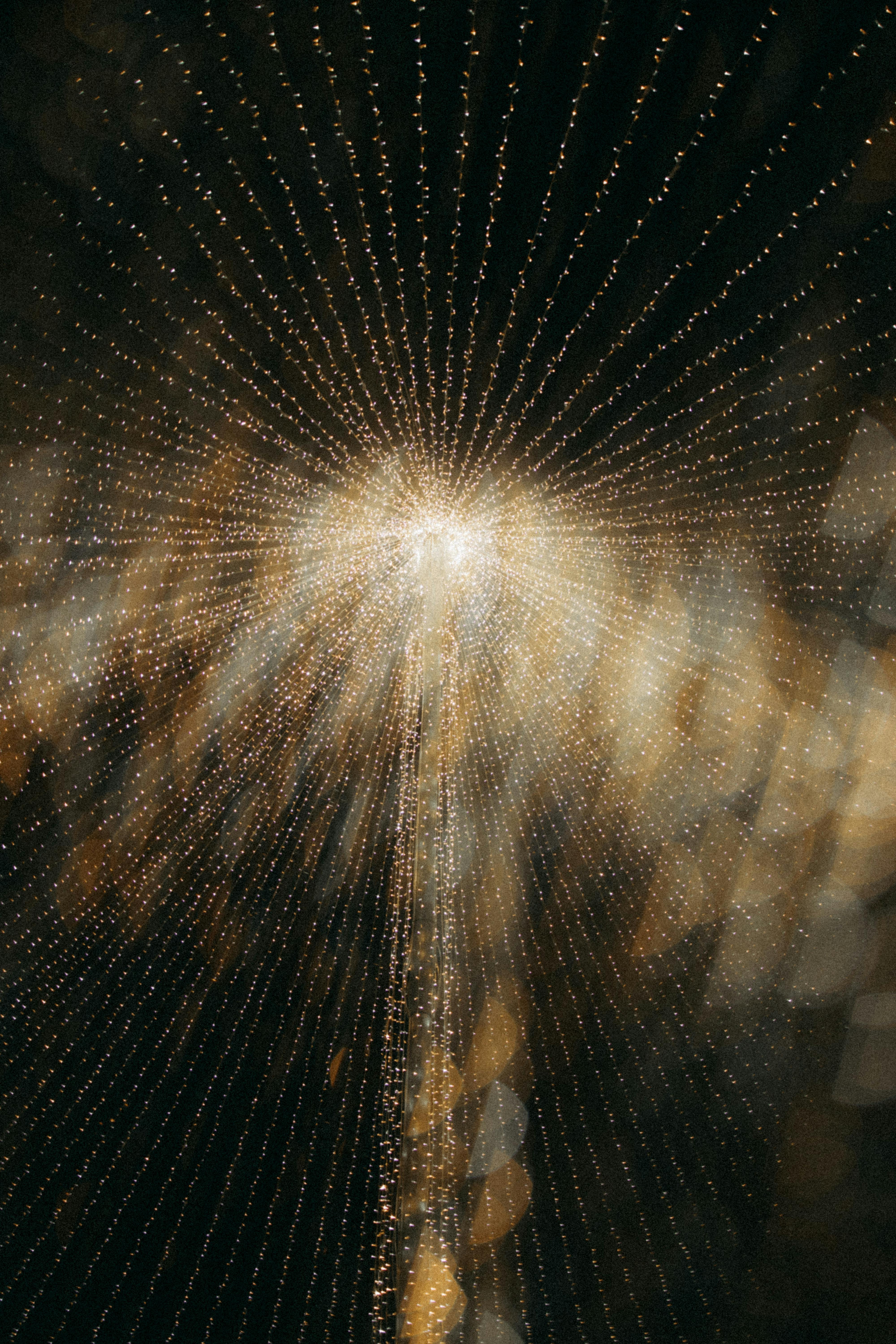 Abstract Light Burst with Radiant Patterns · Free Stock Photo