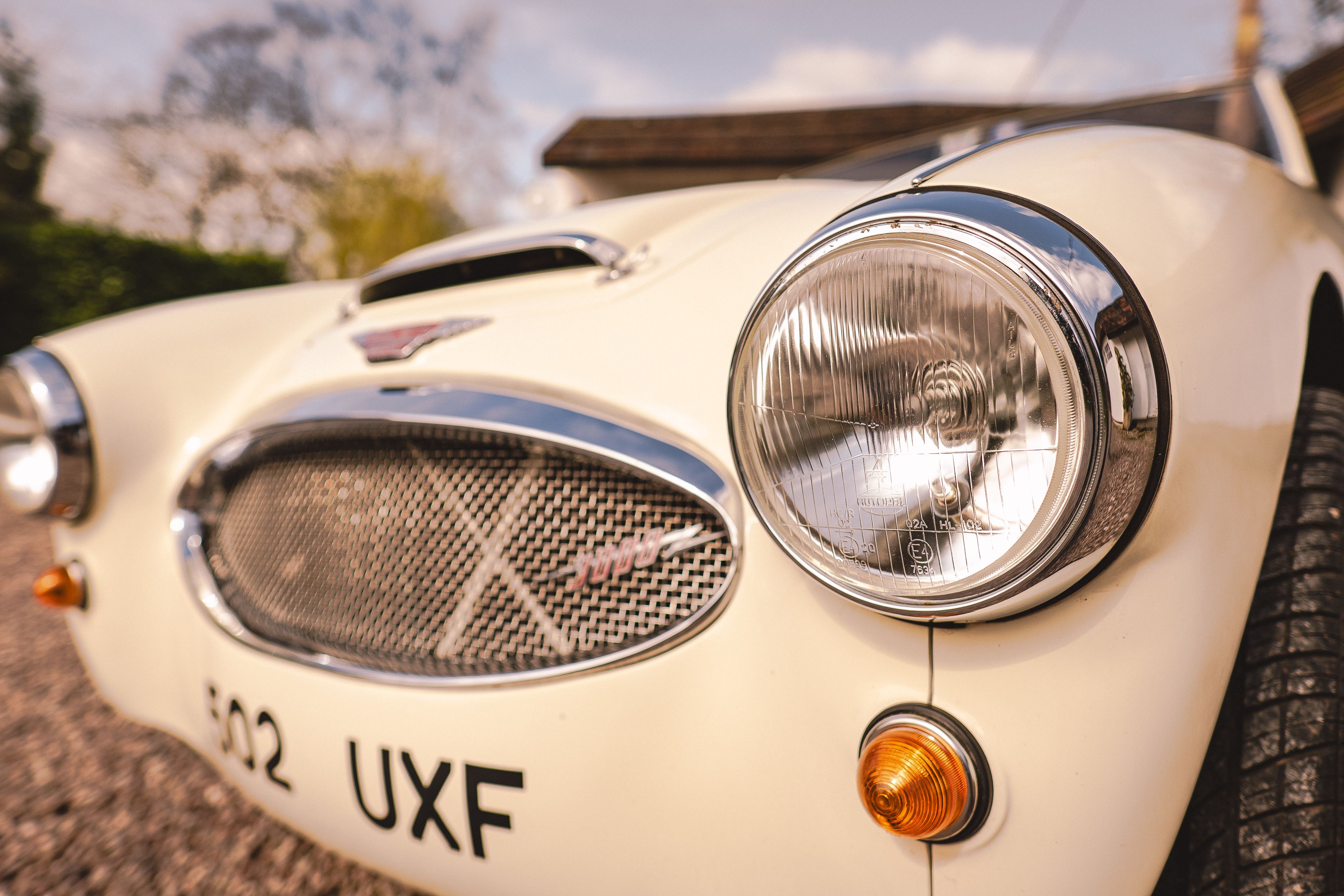 Close-up of Classic Austin Healey Car Headlight · Free Stock Photo