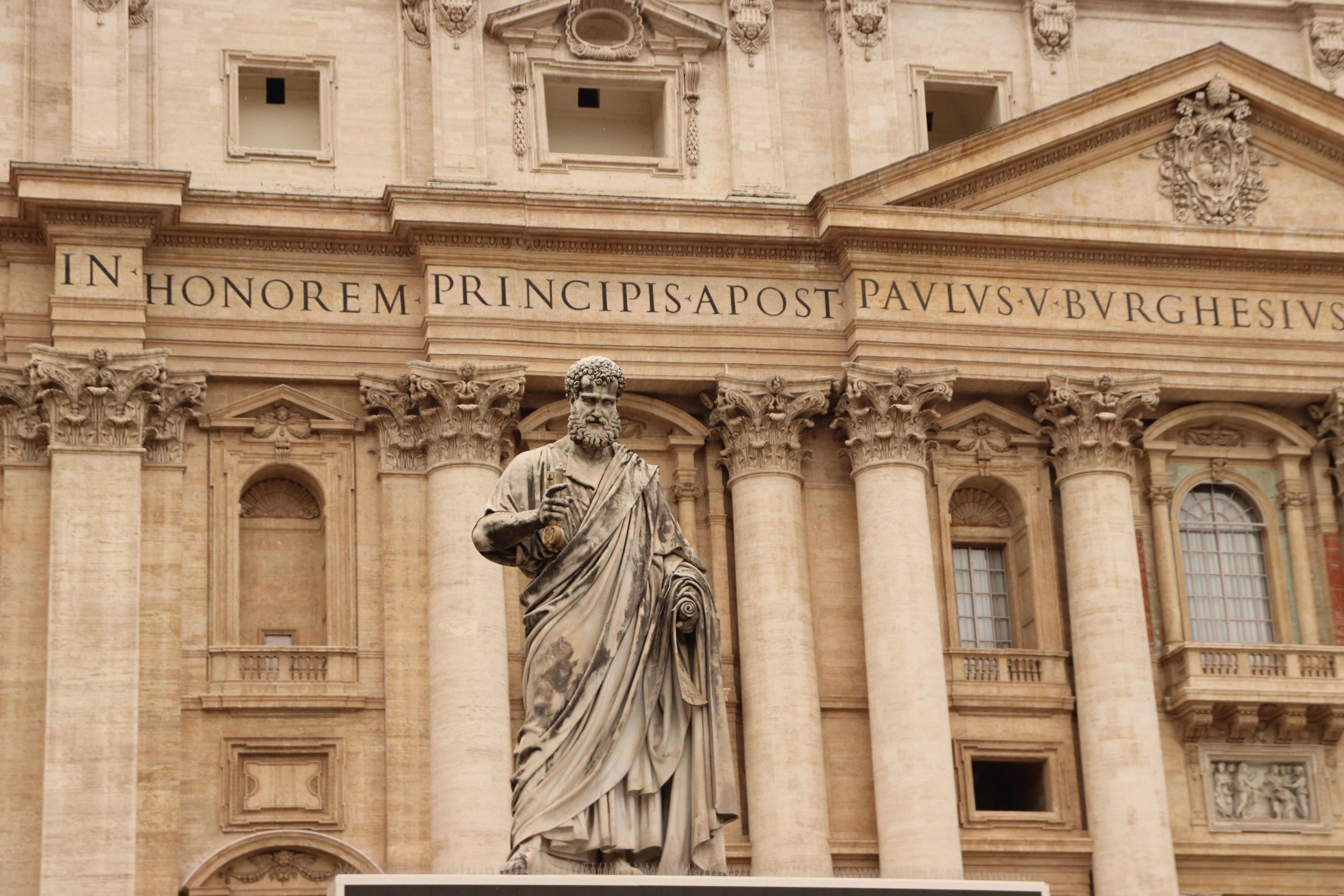 Statue of St. Peter in front of Vatican City Basilica · Free Stock Photo