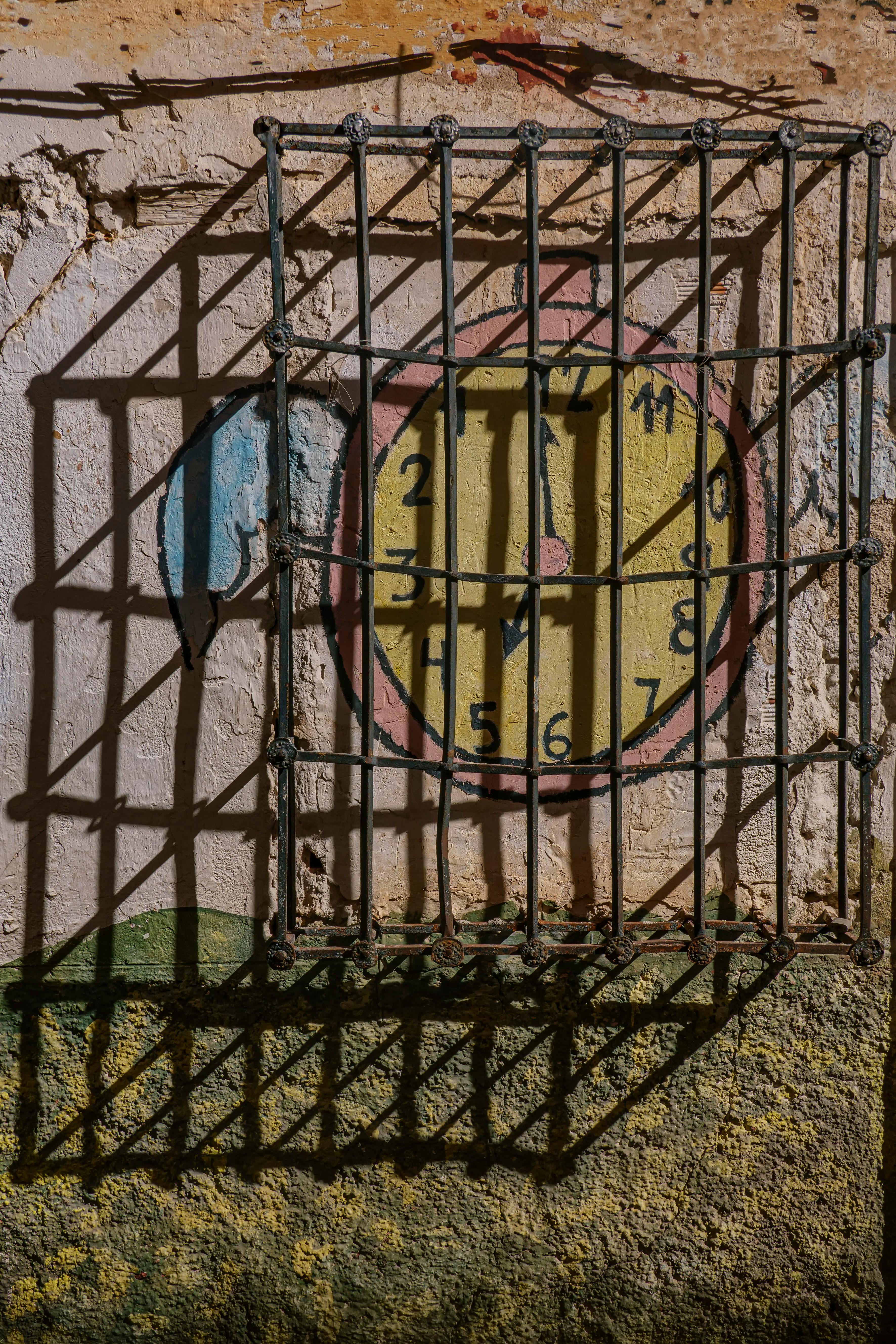 Graffiti Clock Art in Alicante, Spain · Free Stock Photo