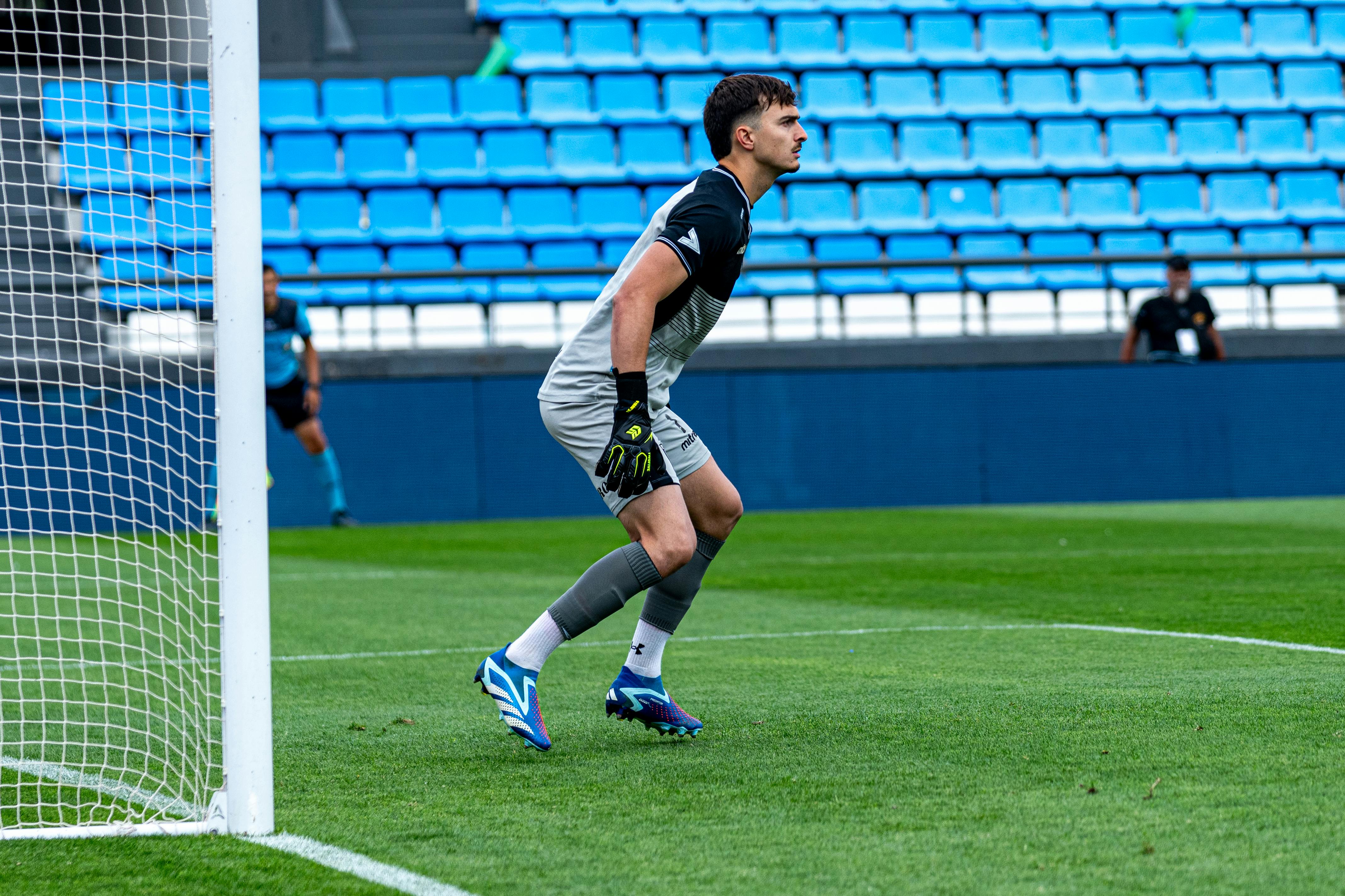 Football Defending Photos, Download The BEST Free Football Defending ...