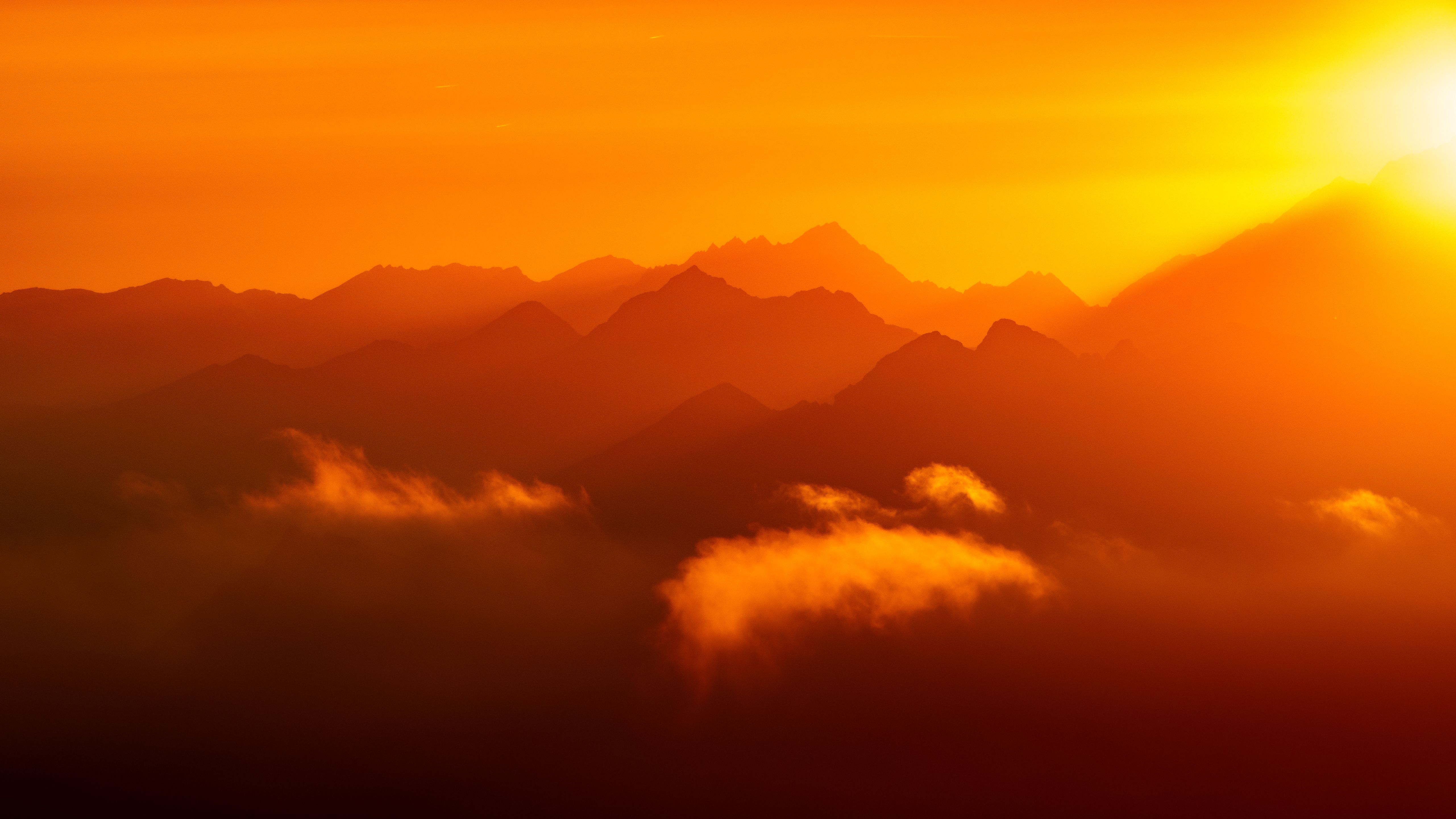 Vibrant Sunset Over Italian Alpine Peaks · Free Stock Photo